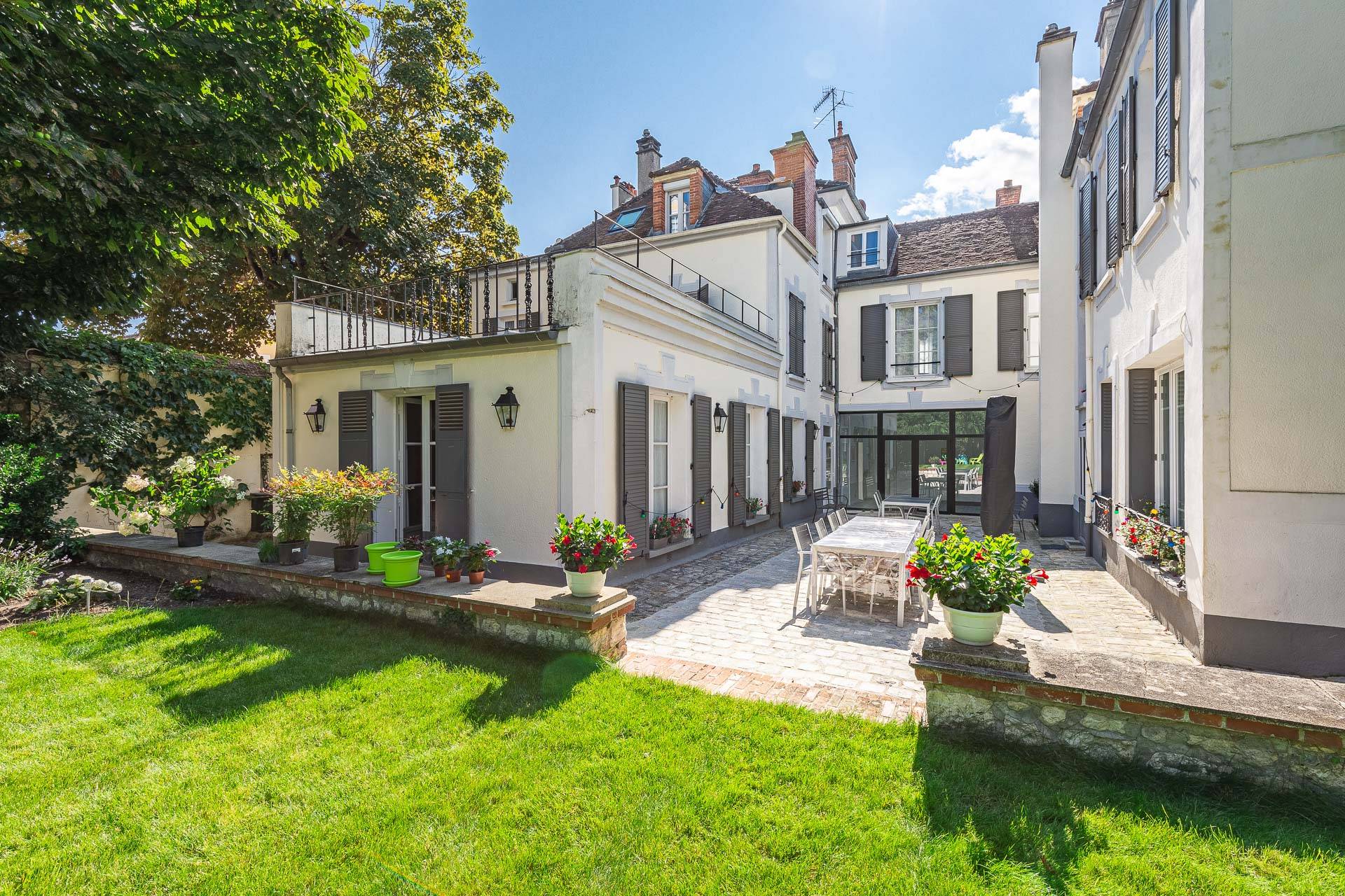 Propose magnifique logement meublé avec repas et avantages contre ...