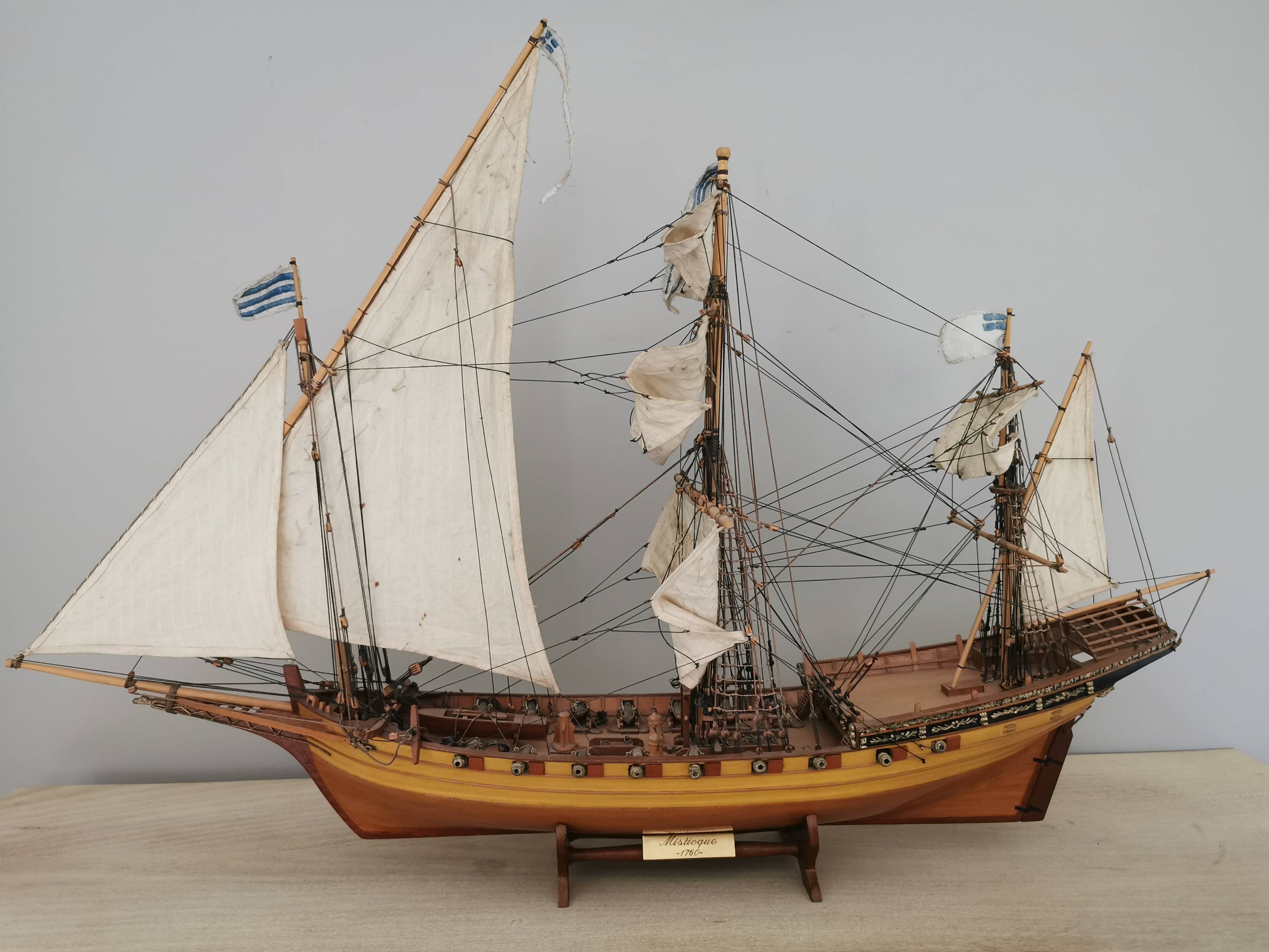 Maquette de collection voilier Misticque fait main sur Gens de Confiance