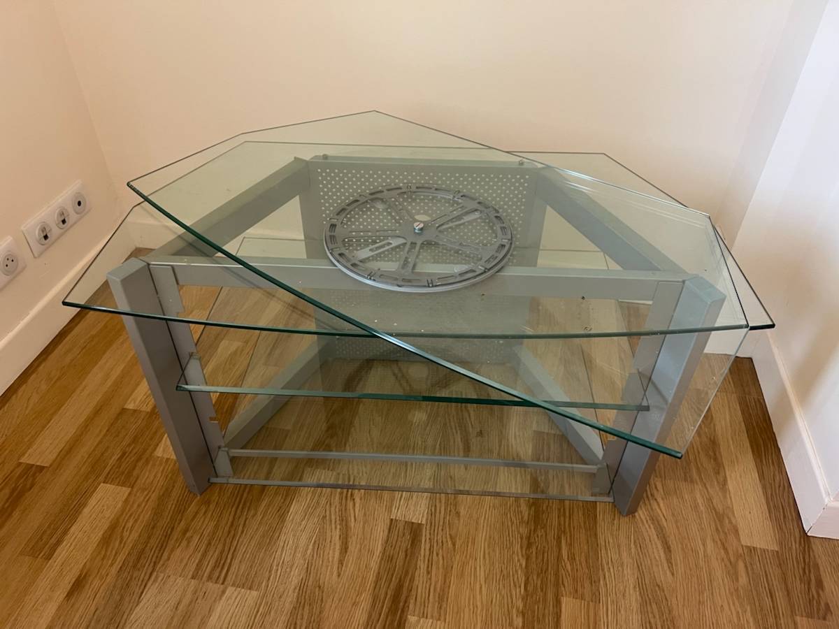 Meuble télé rotatif sur Gens de Confiance