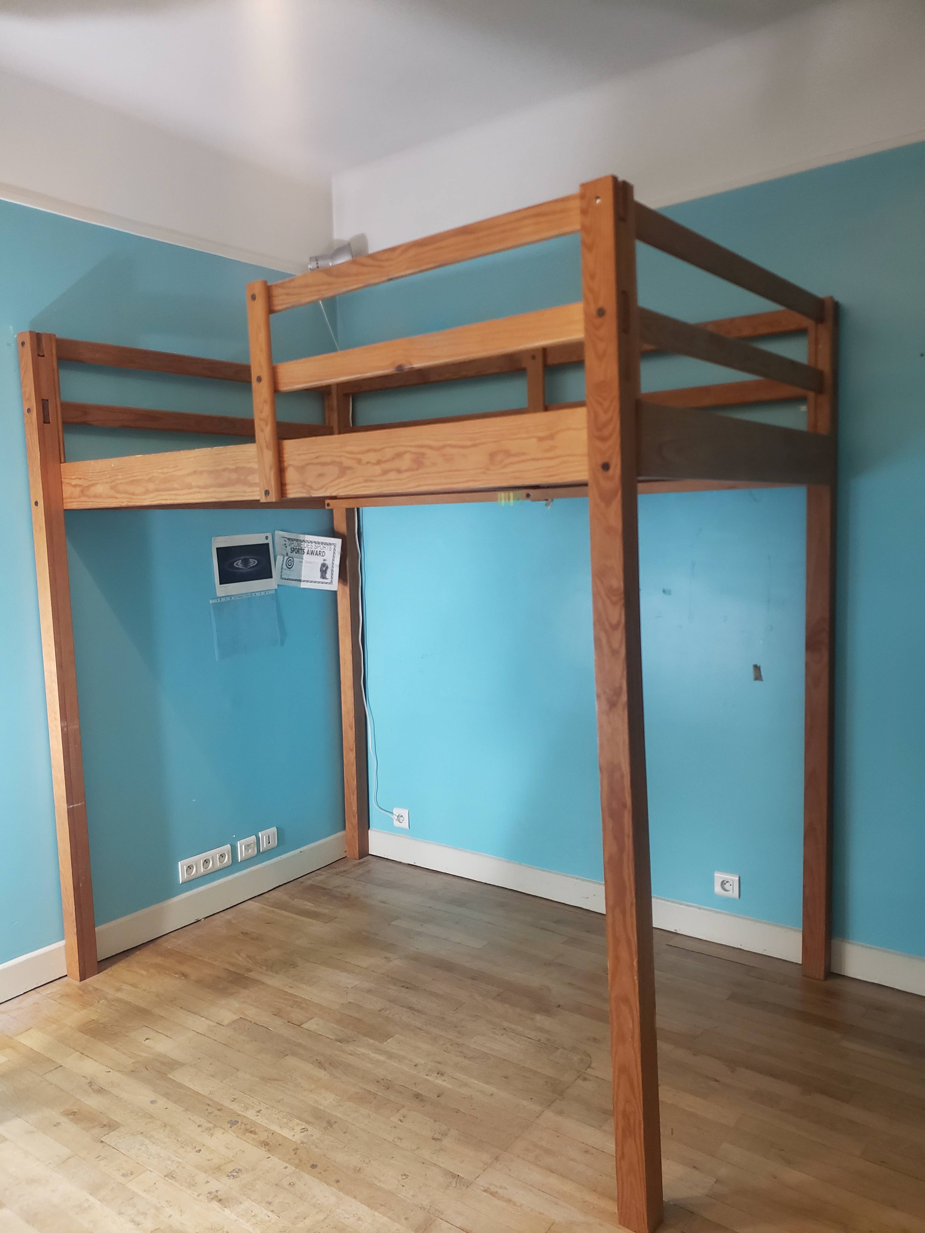 Lit mezzanine on Gens de Confiance