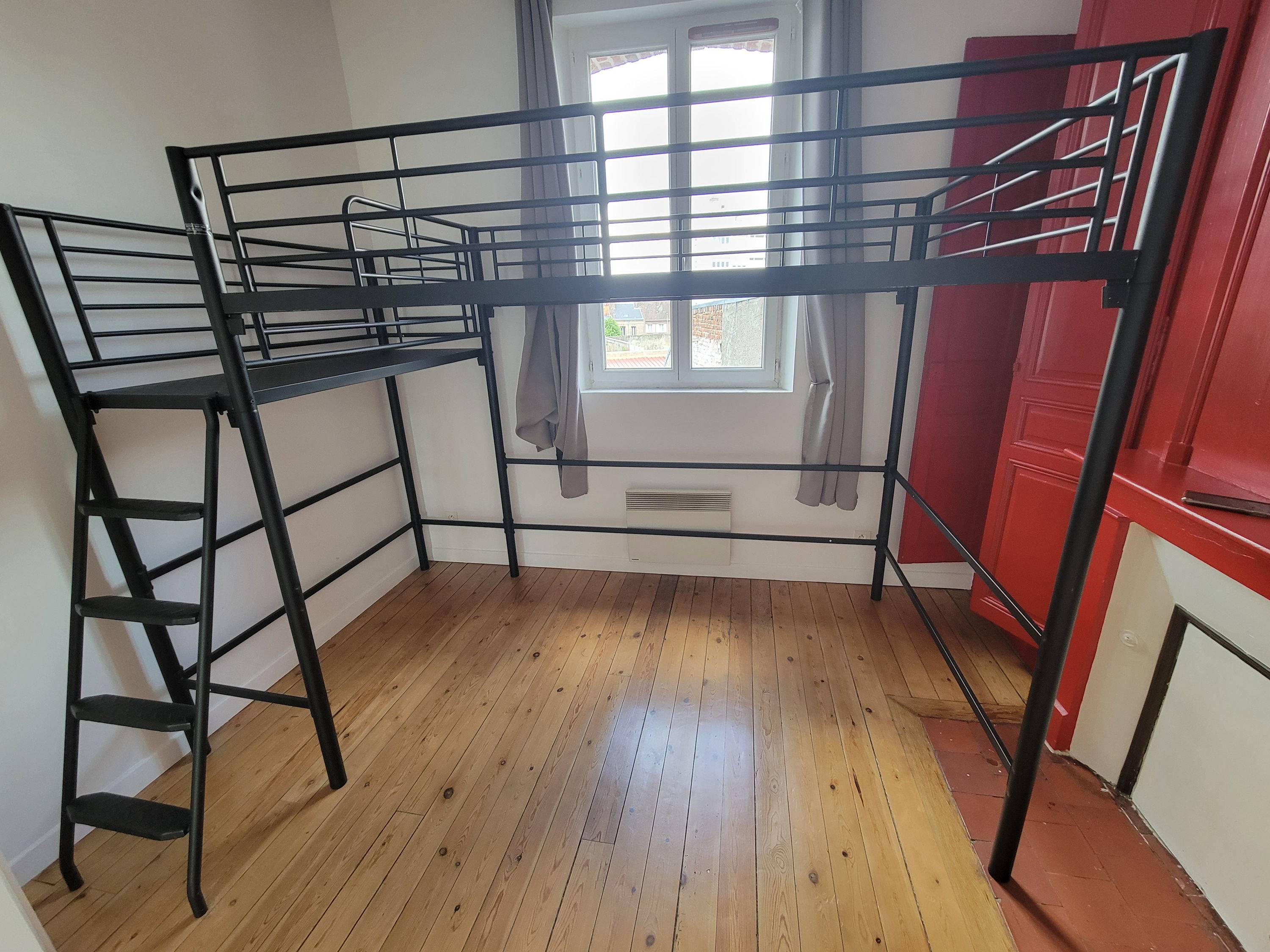 Lit mezzanine 140 x 200 avec sommier intégré, Alinéa on Gens de Confiance