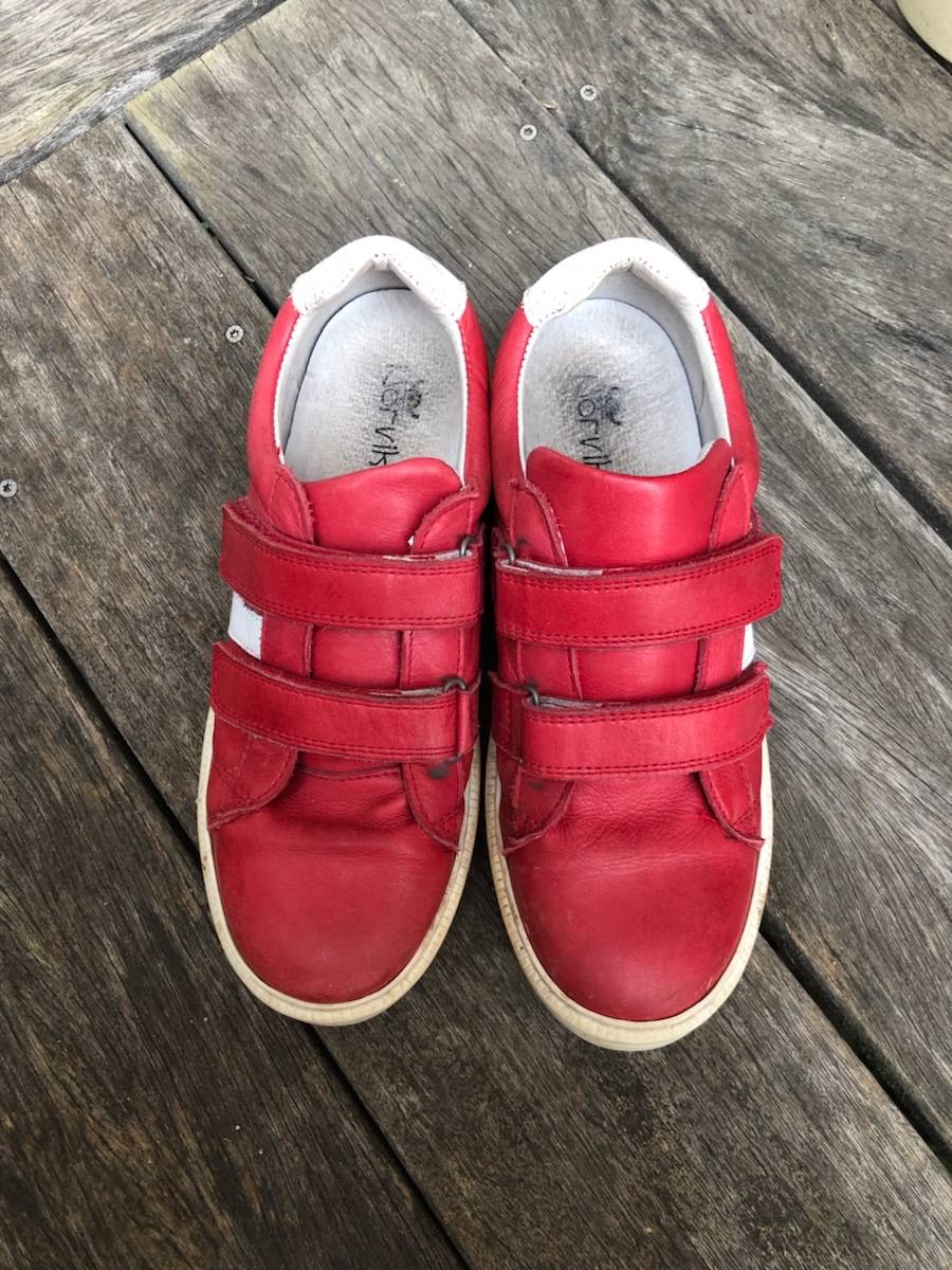 Paire de baskets rouges Norvik - Pointure 38 sur Gens de Confiance