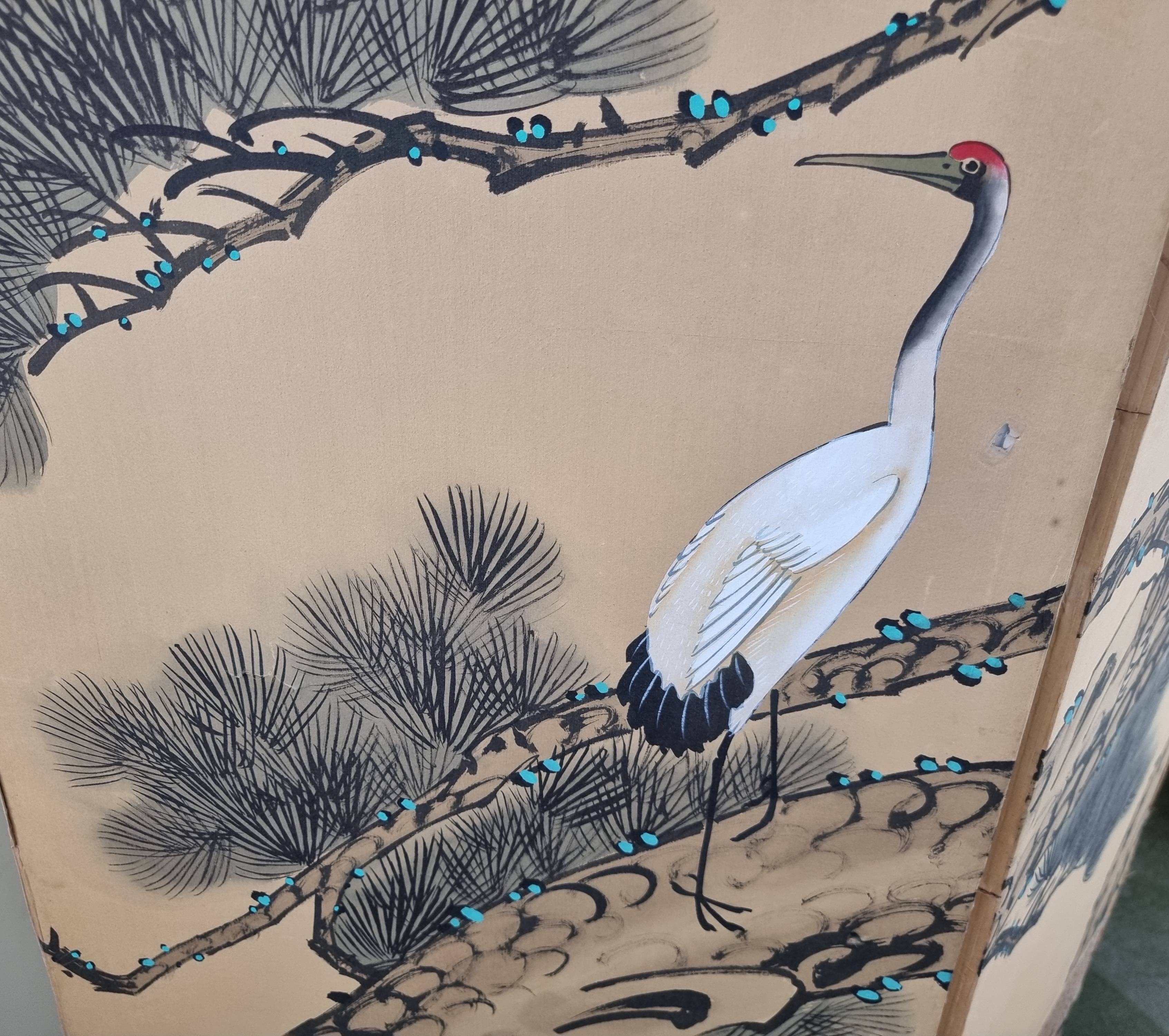 Très beau paravent chinois en papier peint de grues et de singes dans ...