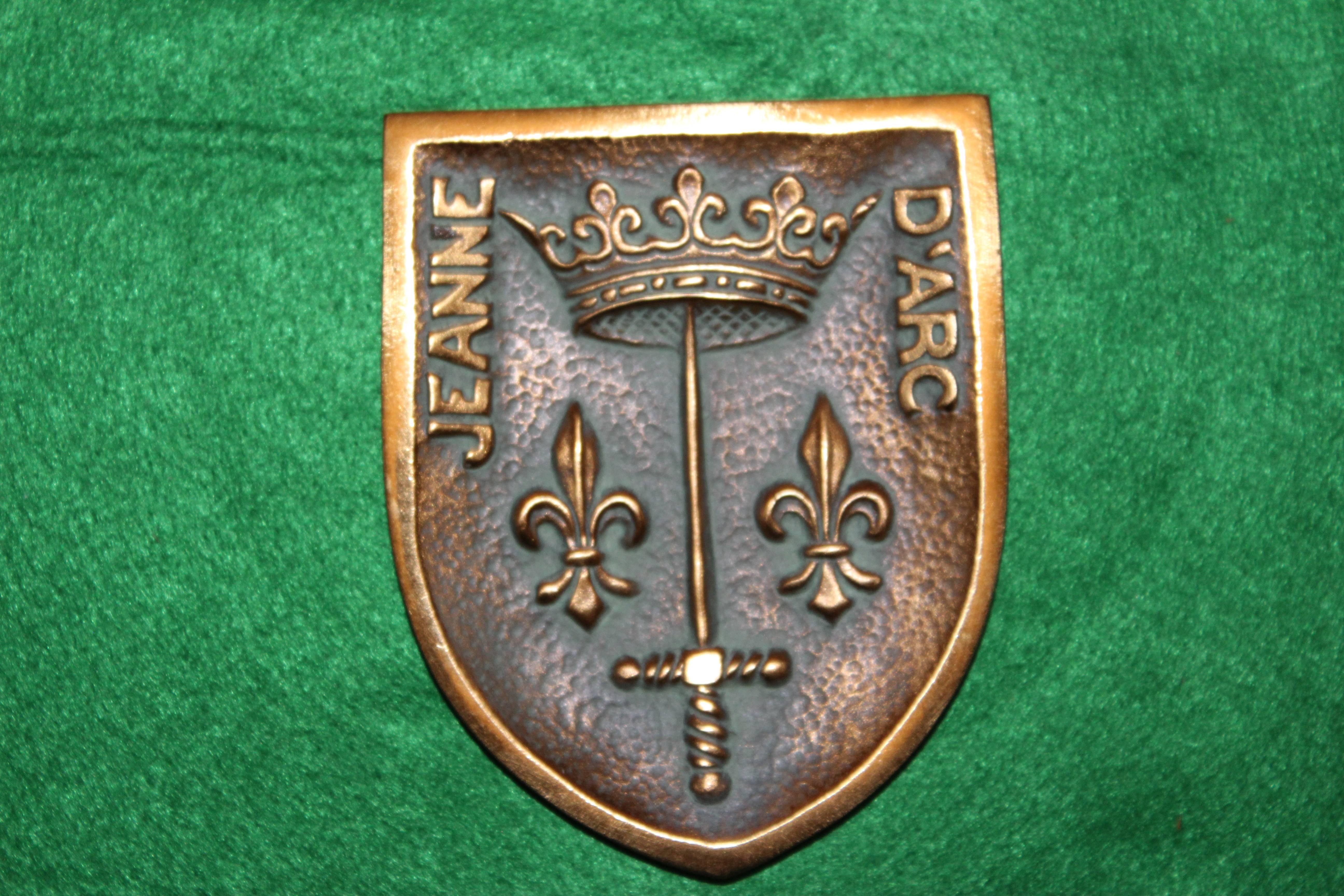 Plaque en bronze du croiseur porte hélicoptères Jeanne d’Arc sur Gens ...