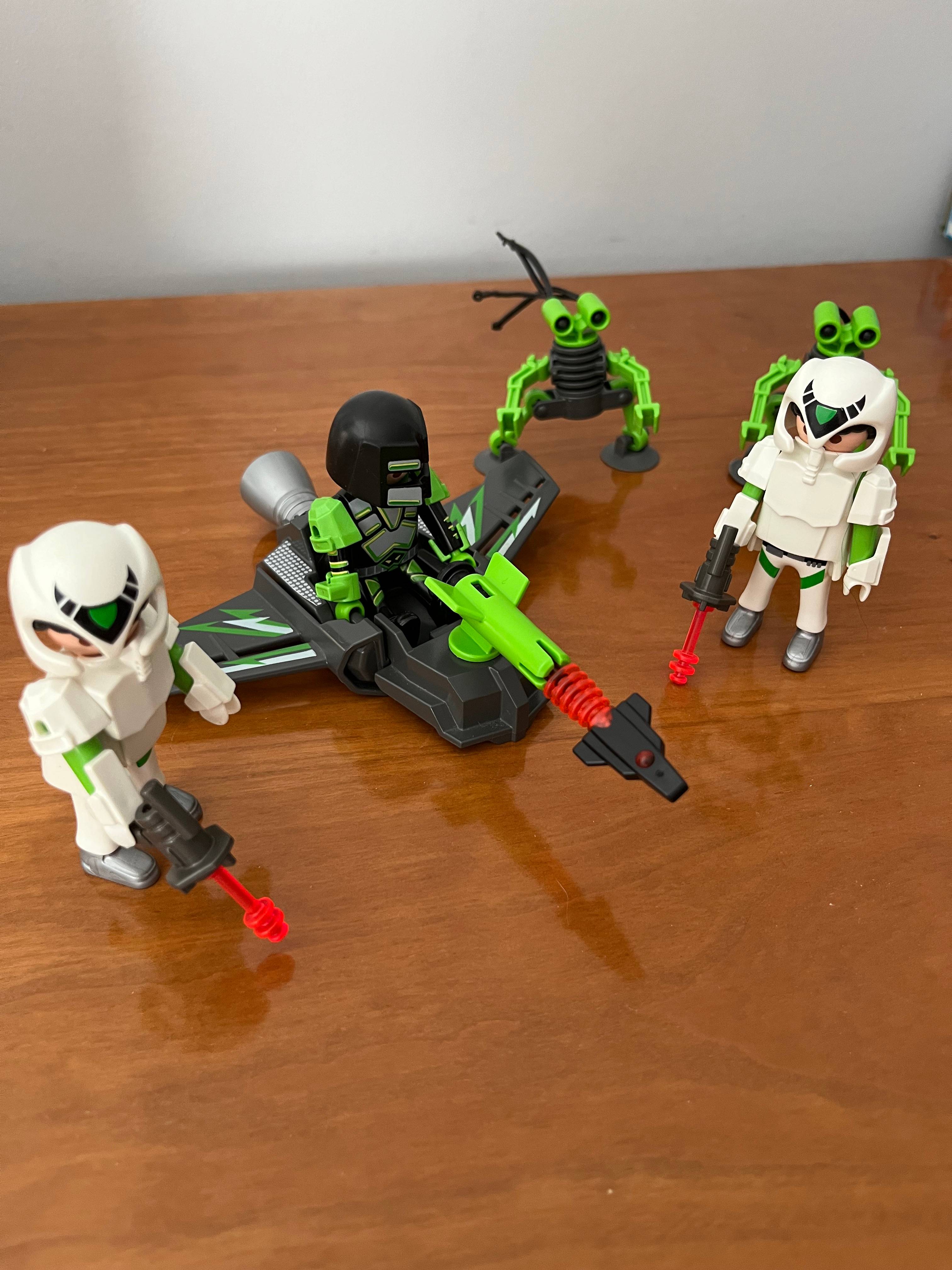 playmobil-5241-5281-lot-agent-spatial-jet-d-attaque-et-robo-gang-sur