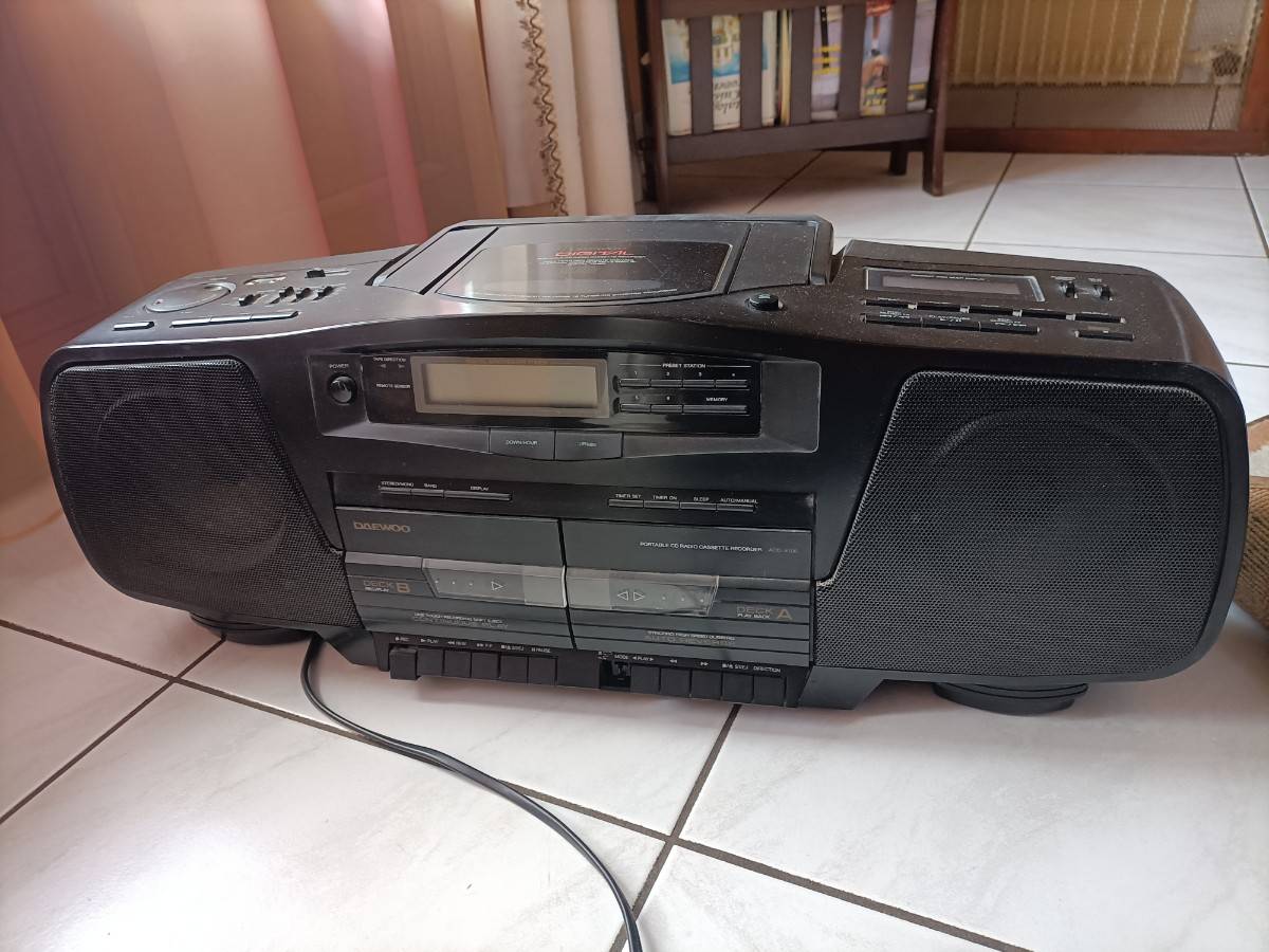 Portable CD Radio cassette Daewoo sur Gens de Confiance