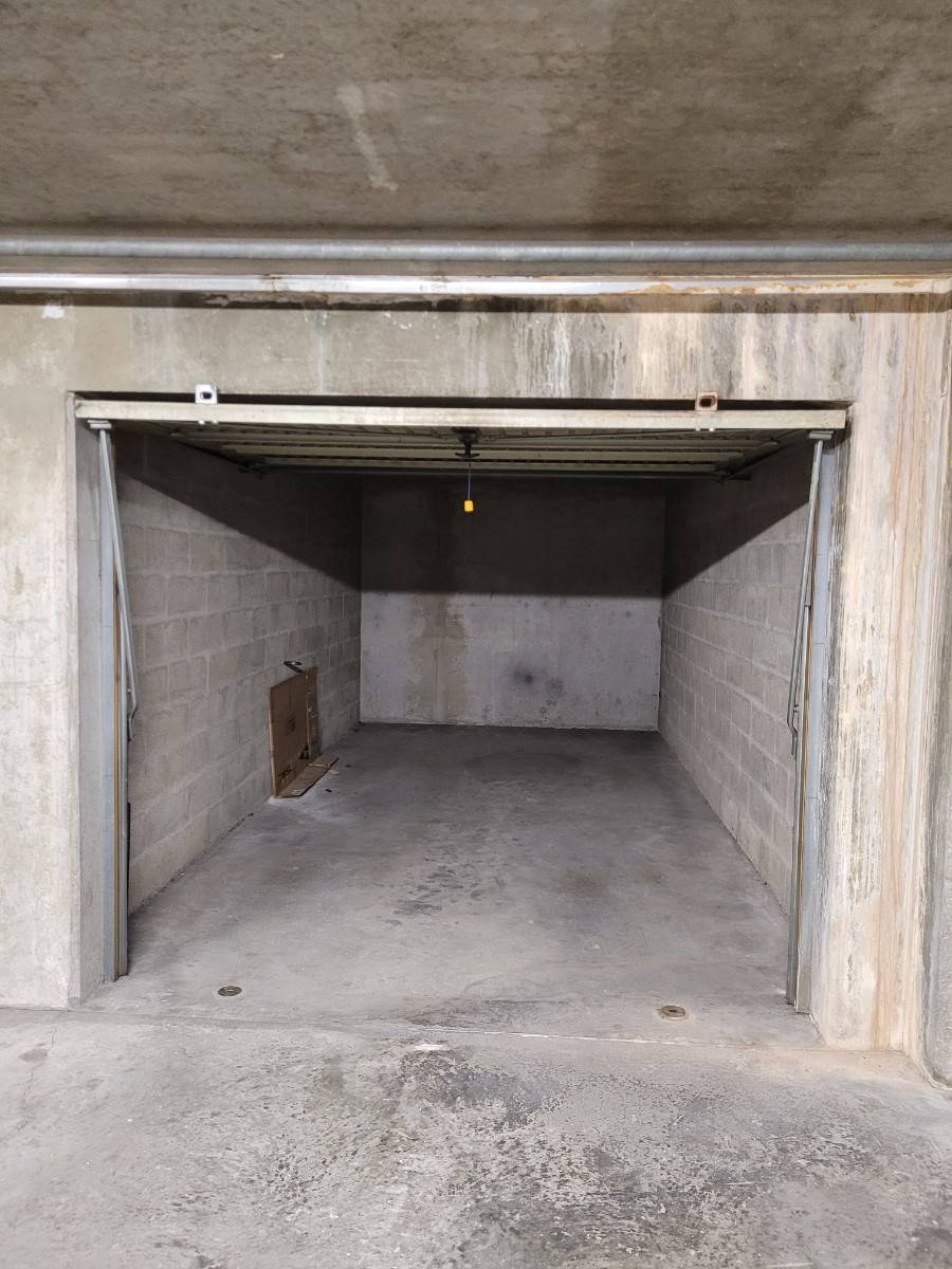 Propose à la location un box/garage fermé de 12m² Marseille 8ème avenue ...