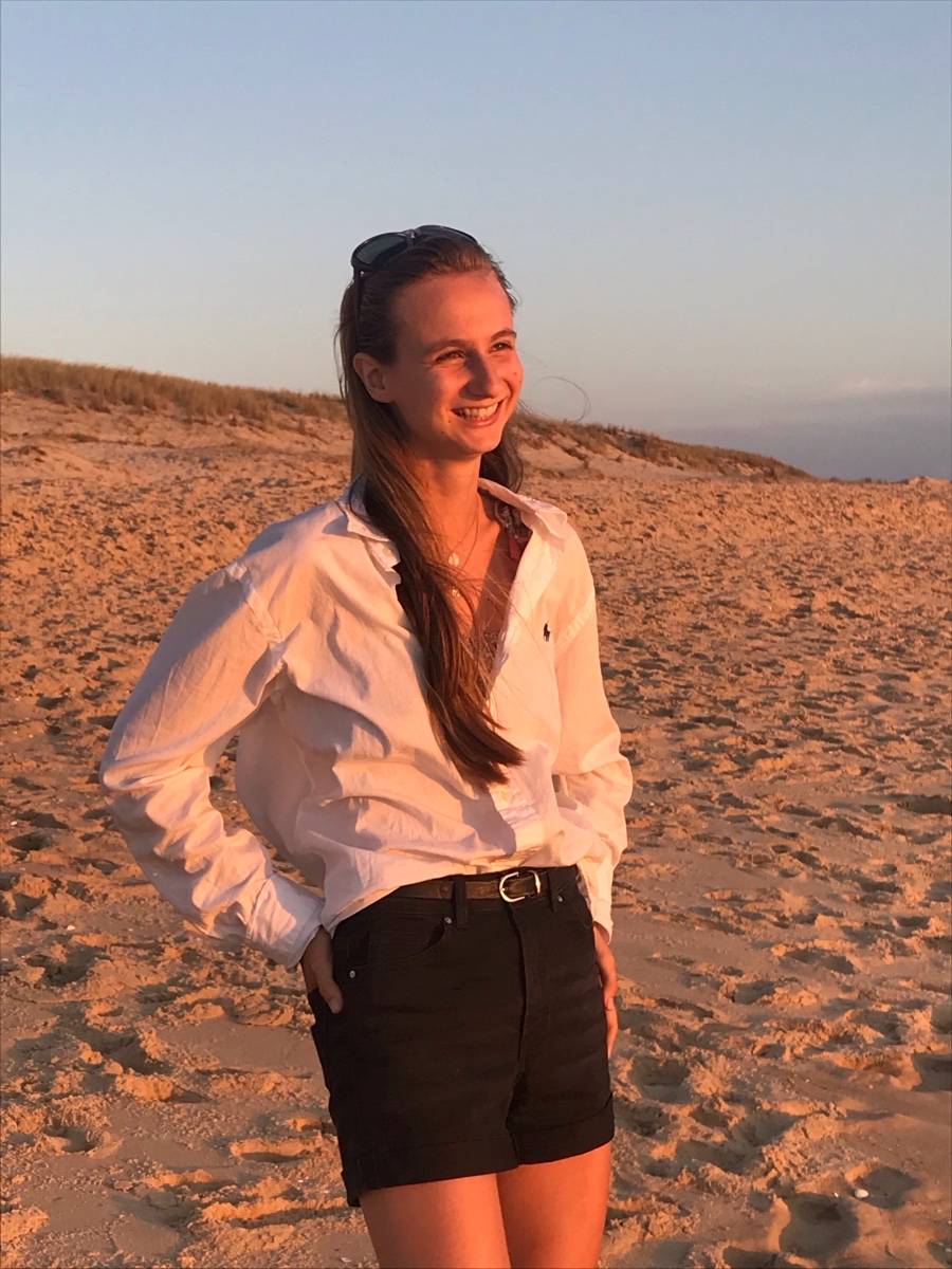 Propose des services de baby sitting au Cap Ferret. A partir du 5 août ...