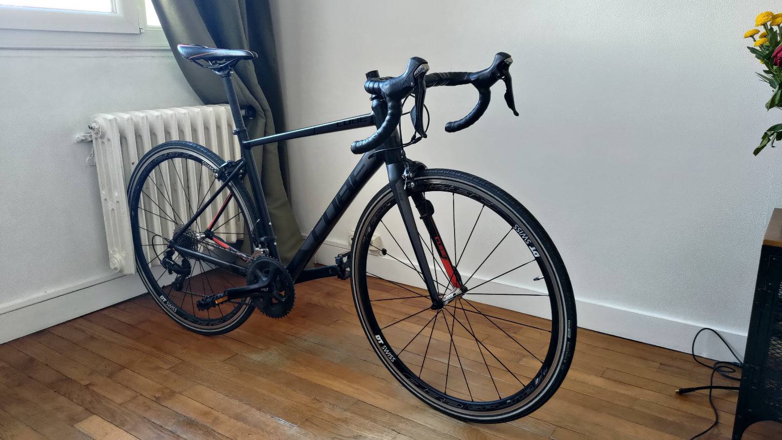 Vélo de route - Cube Attain SL black sur Gens de Confiance