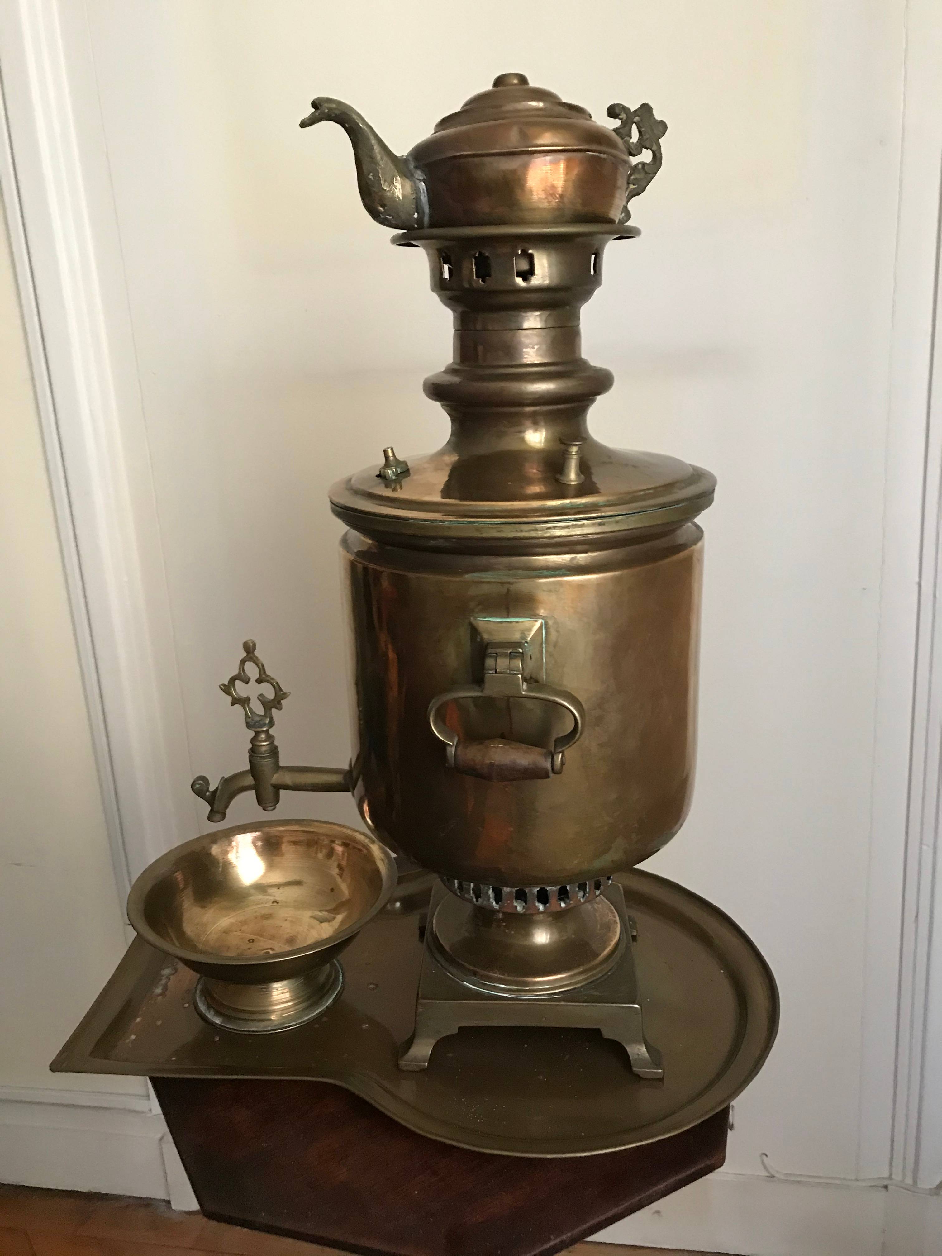 Samovar ancien en cuivre – complet, théière et plateau sur Gens de ...