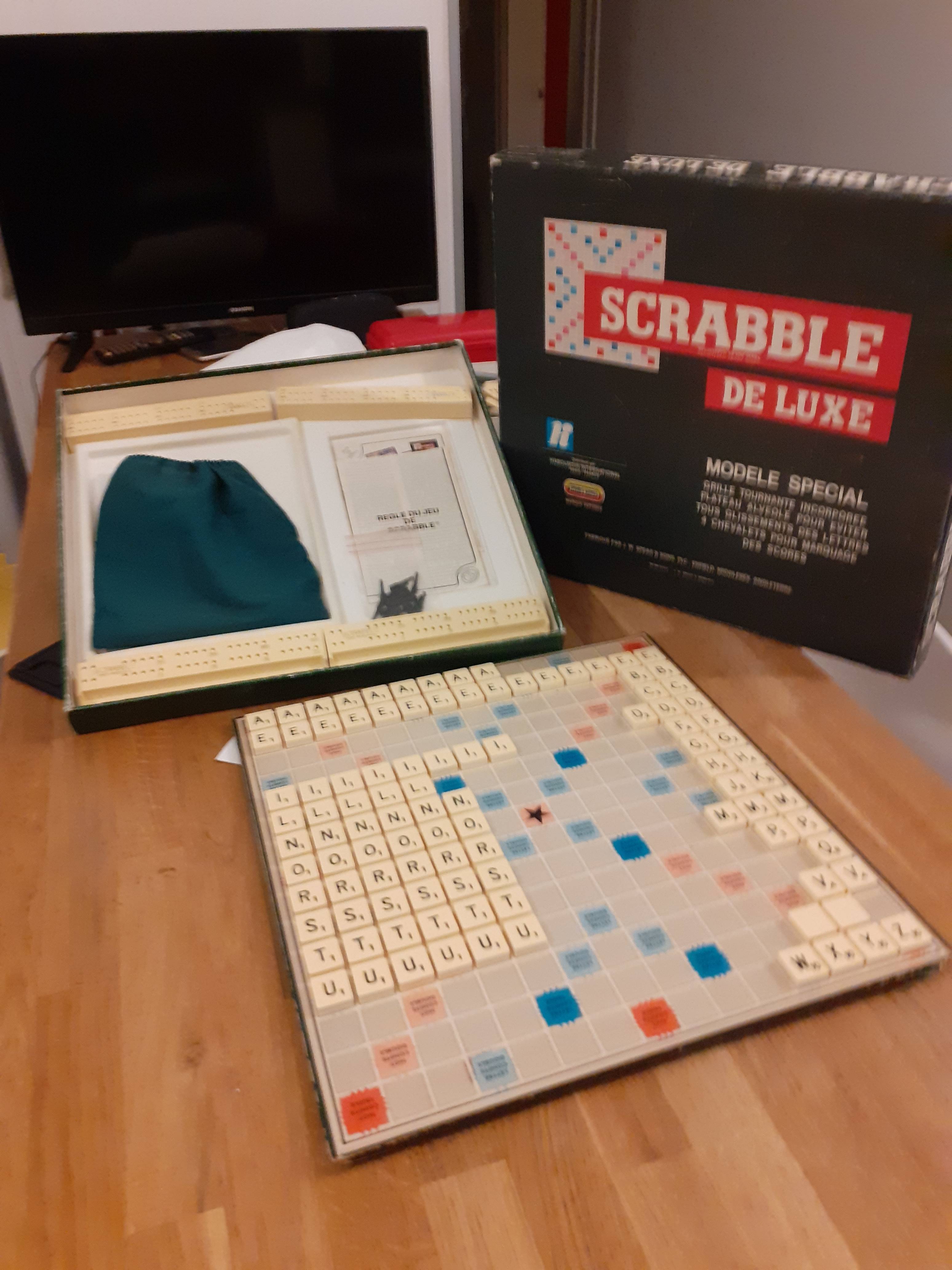 Scrabble de luxe plateau tournant chevalets marqueurs. COMPLET bon état sur Gens de Confiance