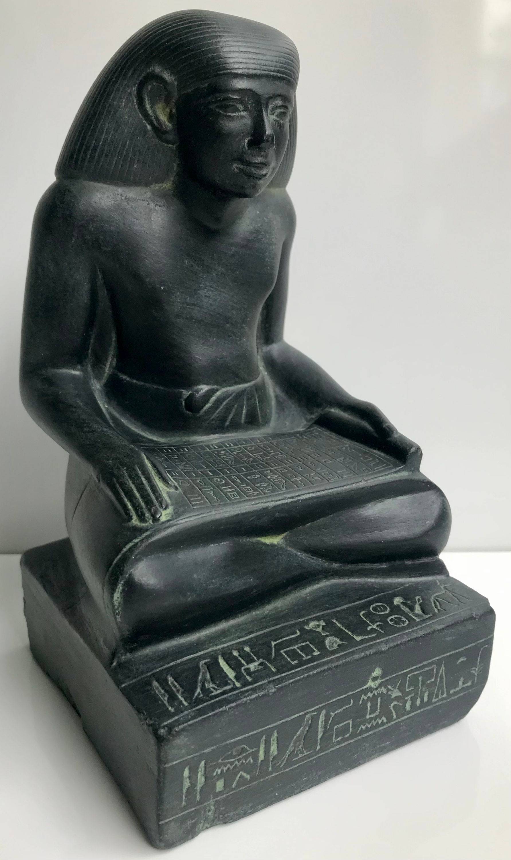 Scribe Egyptien Lay Chef Du Trésor Moulage Du Musée Du Louvres / Egypte ...