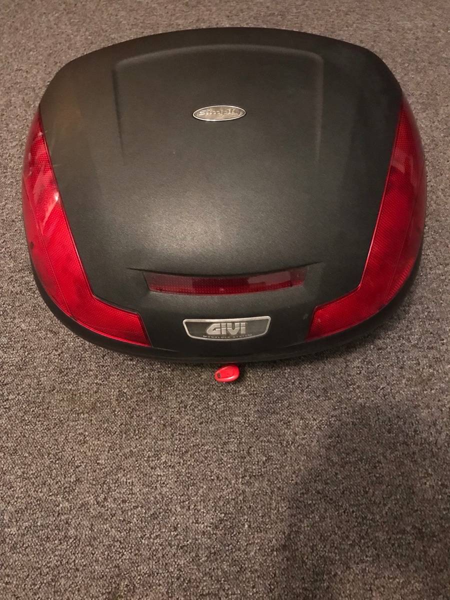 Top case Givi simply on Gens de Confiance