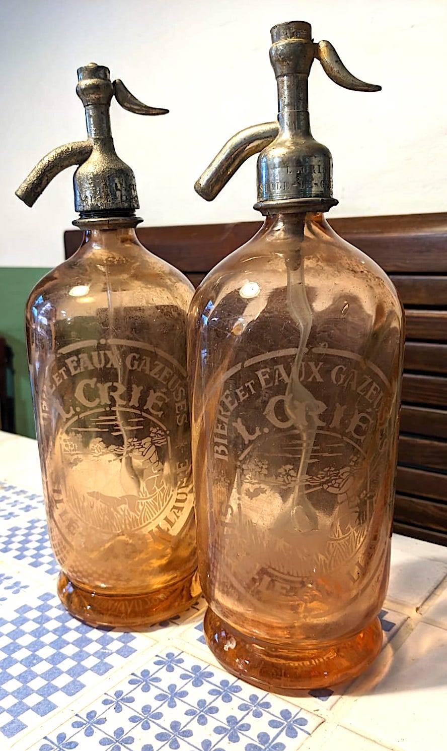 Vends 2 siphons roses anciens sur Gens de Confiance