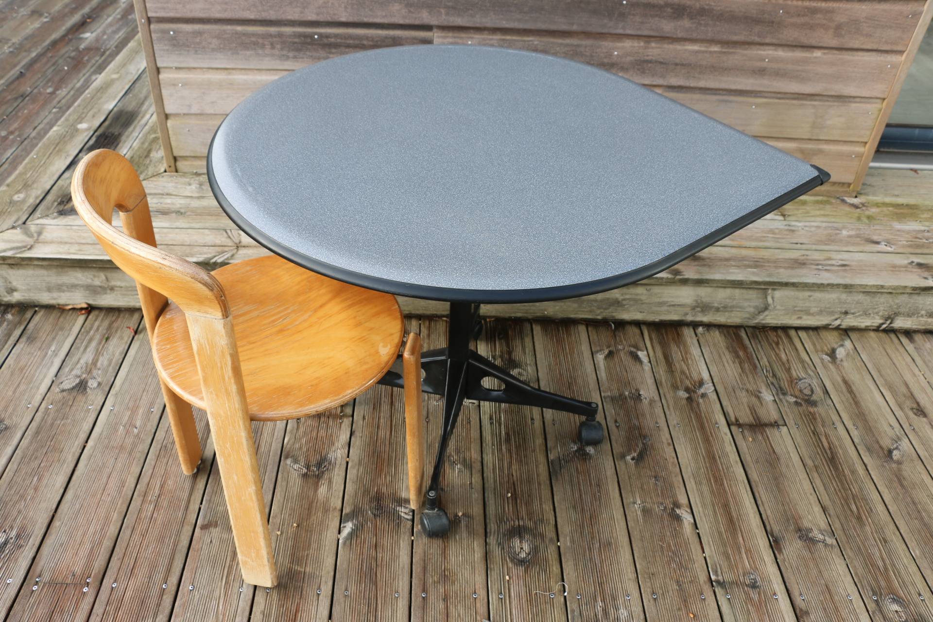 Table bureau teardrop Herman Miller sur Gens de Confiance