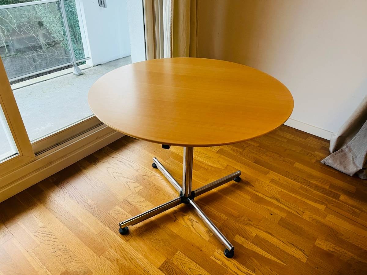 Table USM Haller H72 on Gens de Confiance