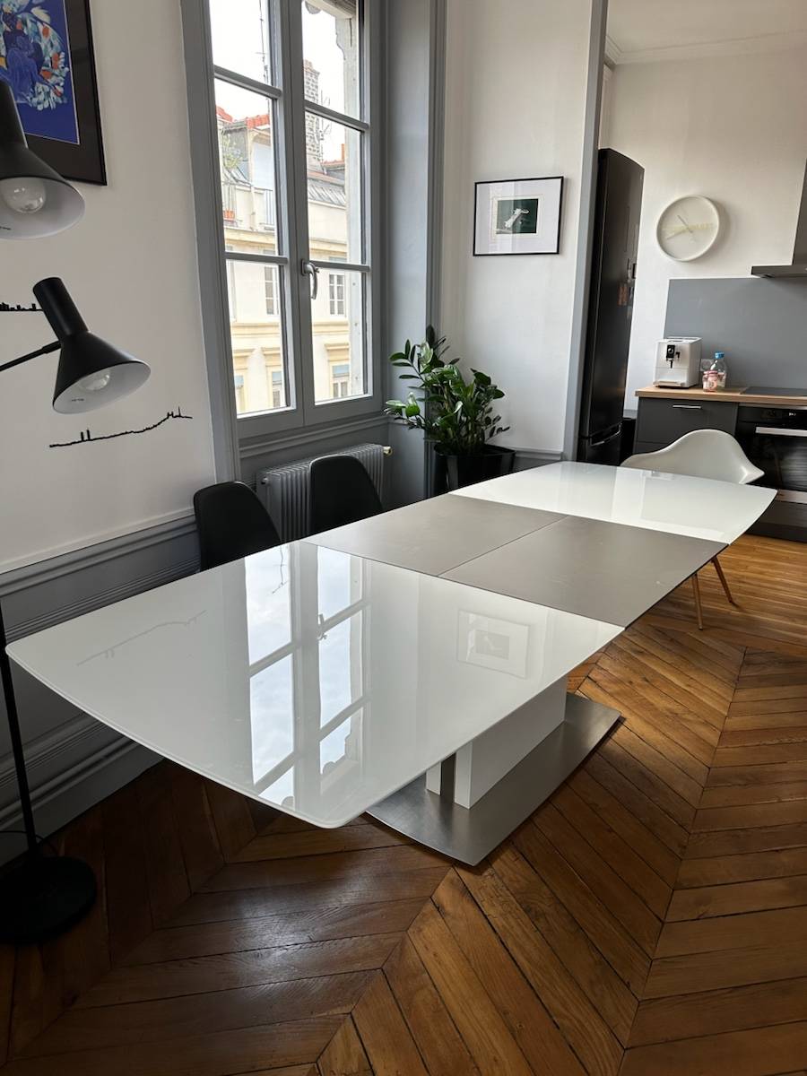 Table à manger 6/8 personnes (avec allonge intégrée) Bo Concept. Table ...