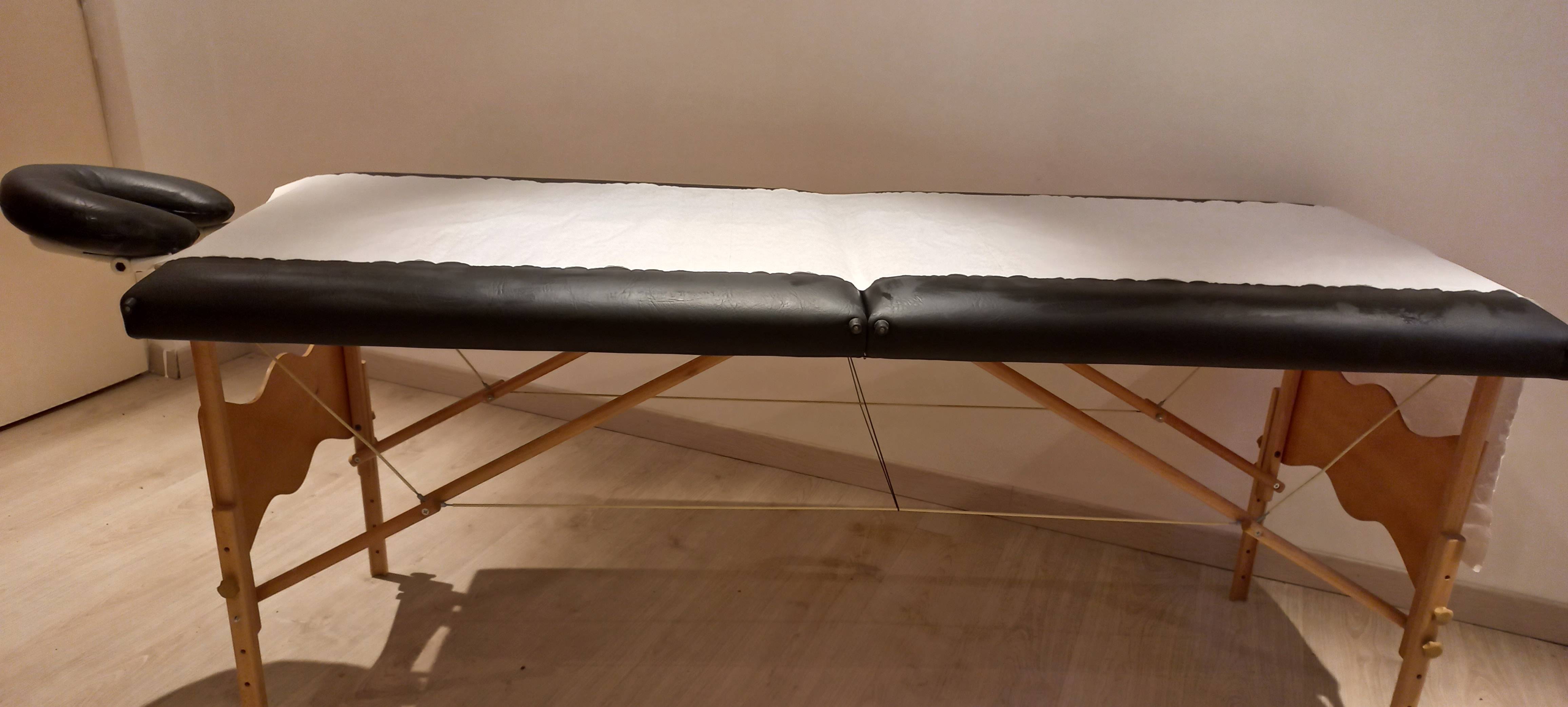 Table de massage en bois, pliable et transportable grâce à sa housse on ...