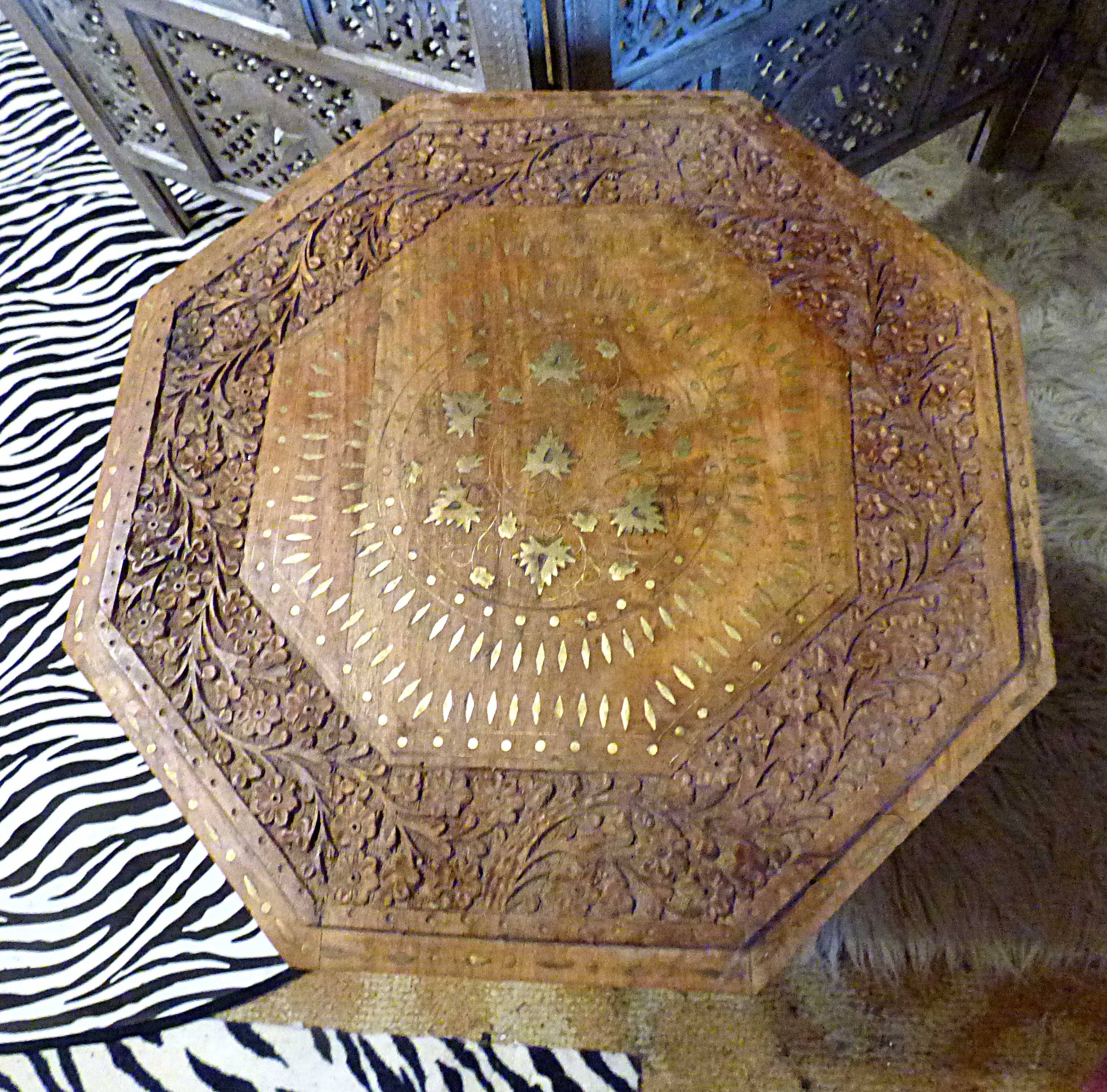 Table octogonale pliable sculptée bois massif sheesham incrustation ...