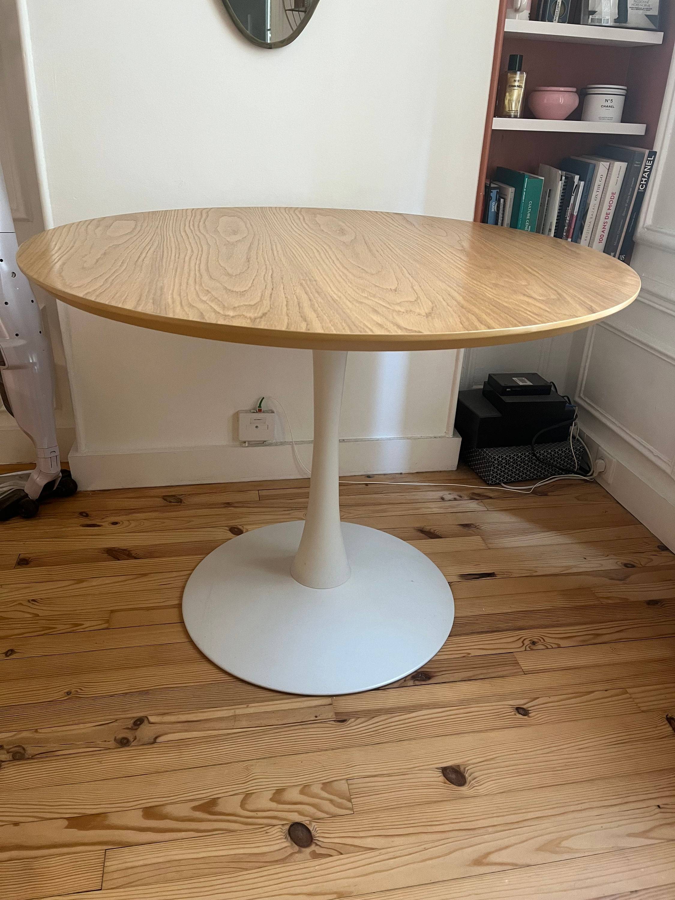 Table ronde à manger sur Gens de Confiance