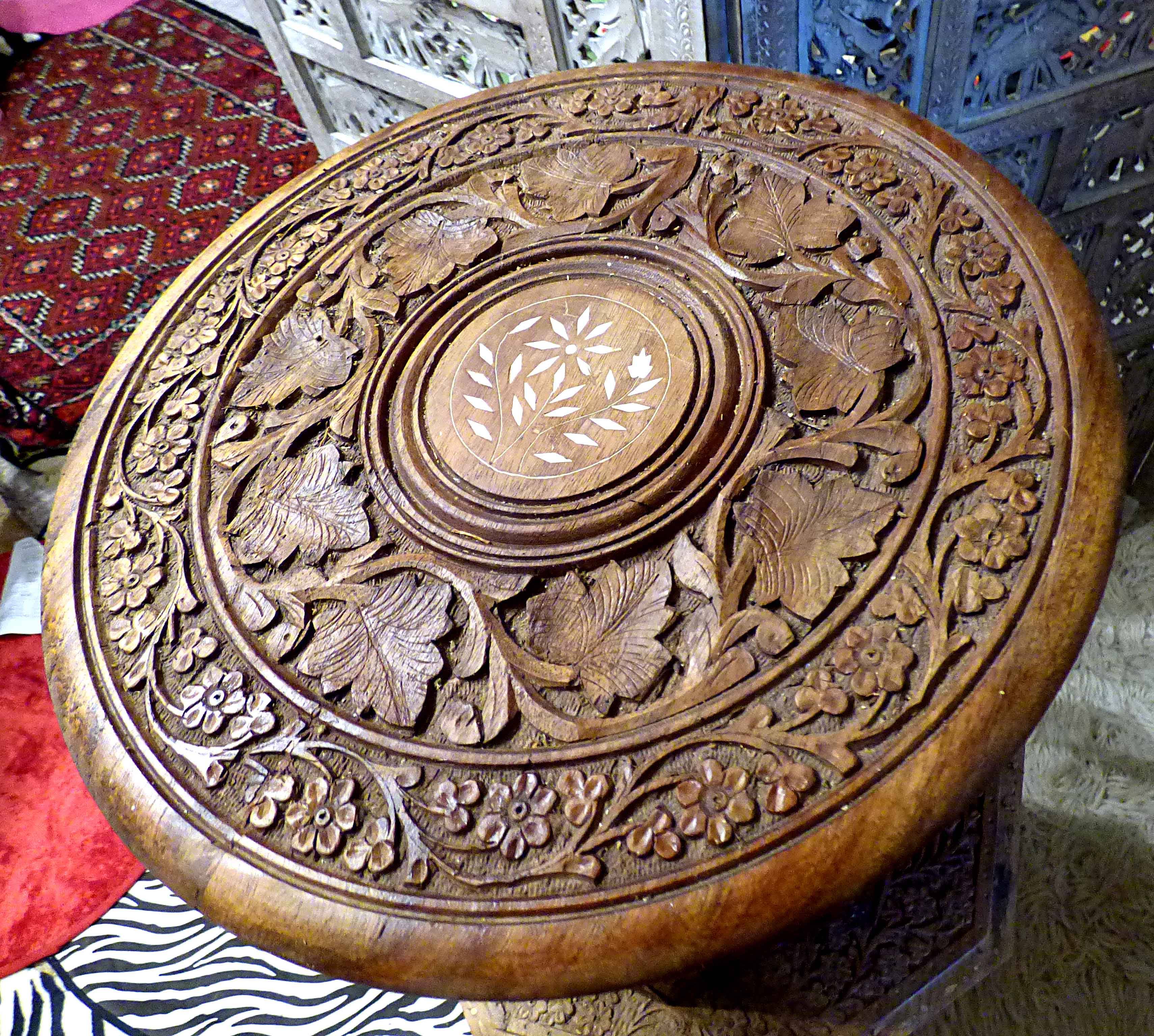 Table ronde sculptéé pliable, incrustation motif fleur bois massif ...