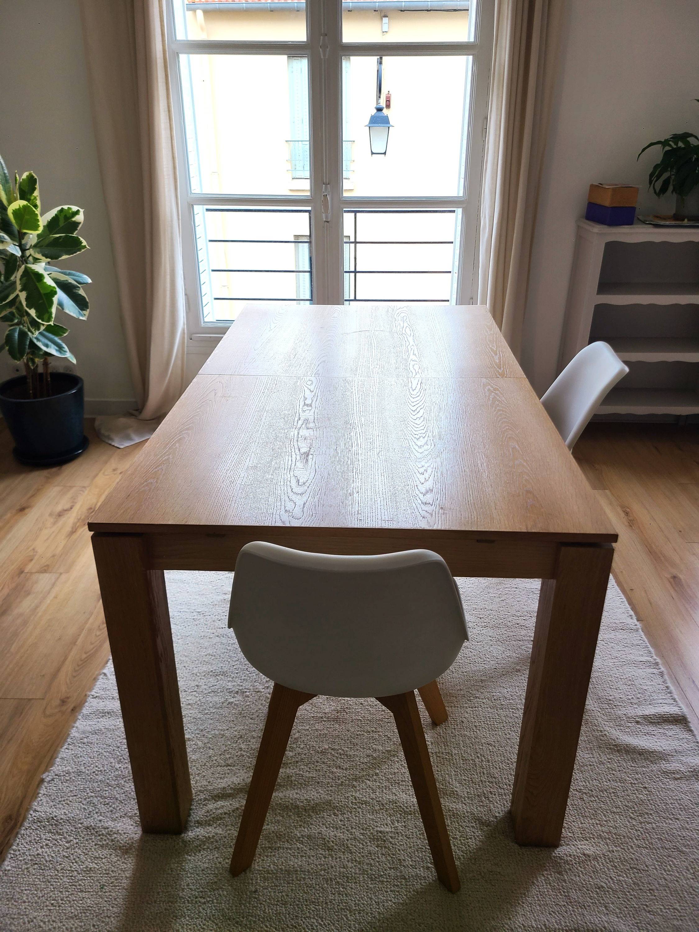 Table de salle à manger en bois - Modèle Danube de Maison du Monde ...