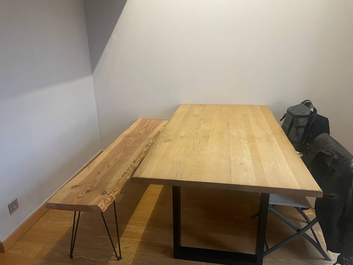Table de salon et banc en chêne massif sur Gens de Confiance