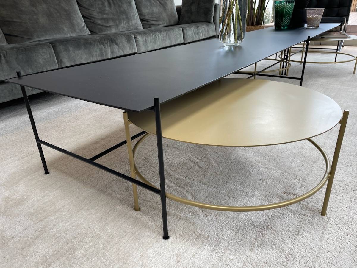 Vends Table de salon composée de 4 tables rondes gold et d’une table ...