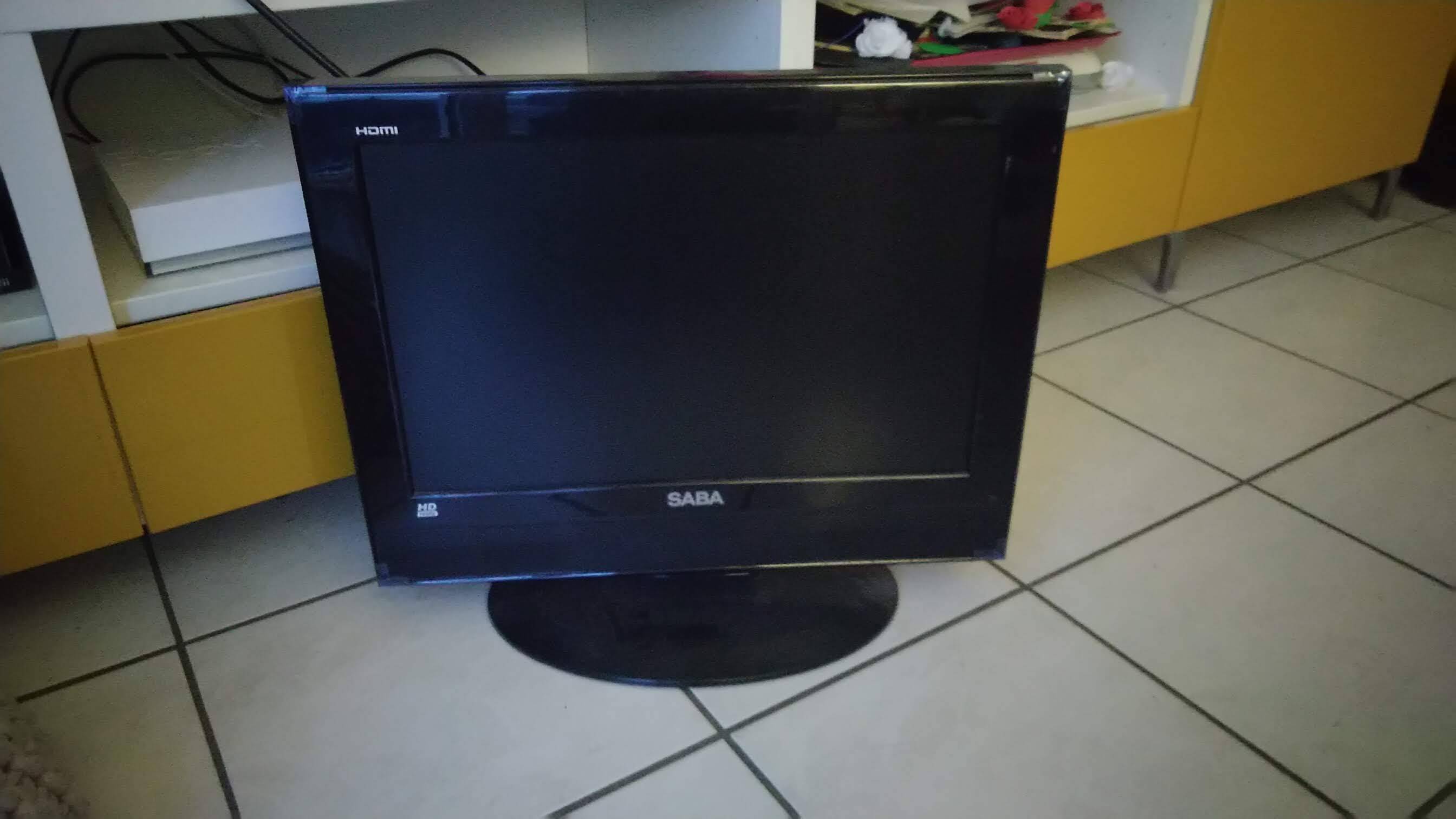 Televiseur saba 42 cms sur Gens de Confiance