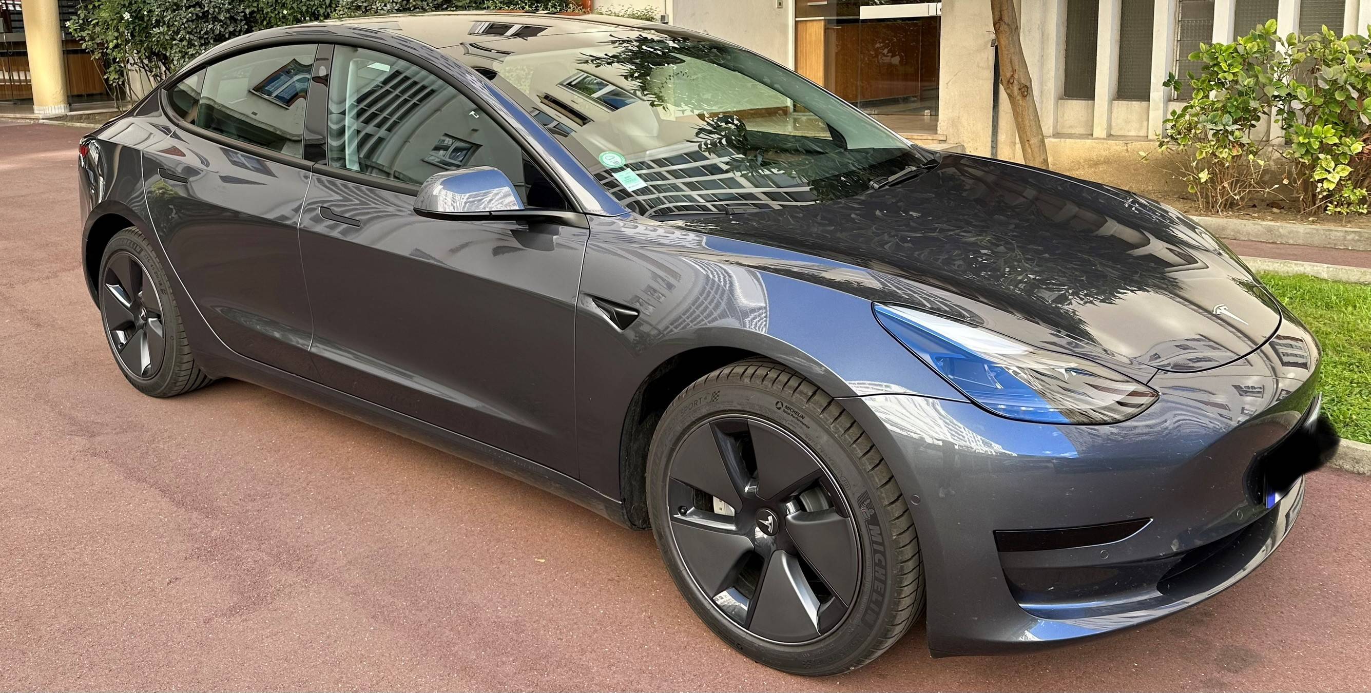 Tesla Model 3 Standard Range Plus Gris Nuit Métallisé d’août 2021 – 9. ...