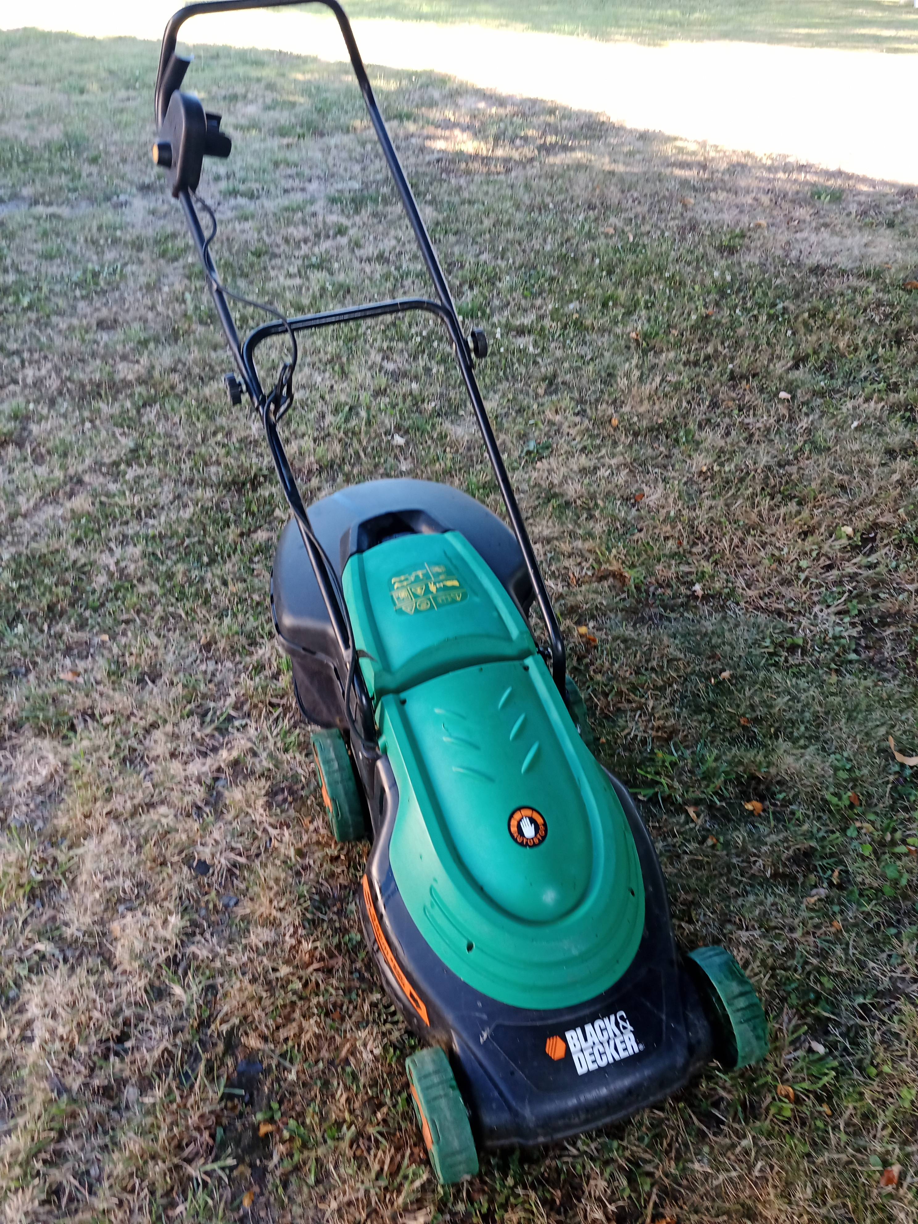 Tondeuse électrique filaire Black & Decker sur Gens de Confiance