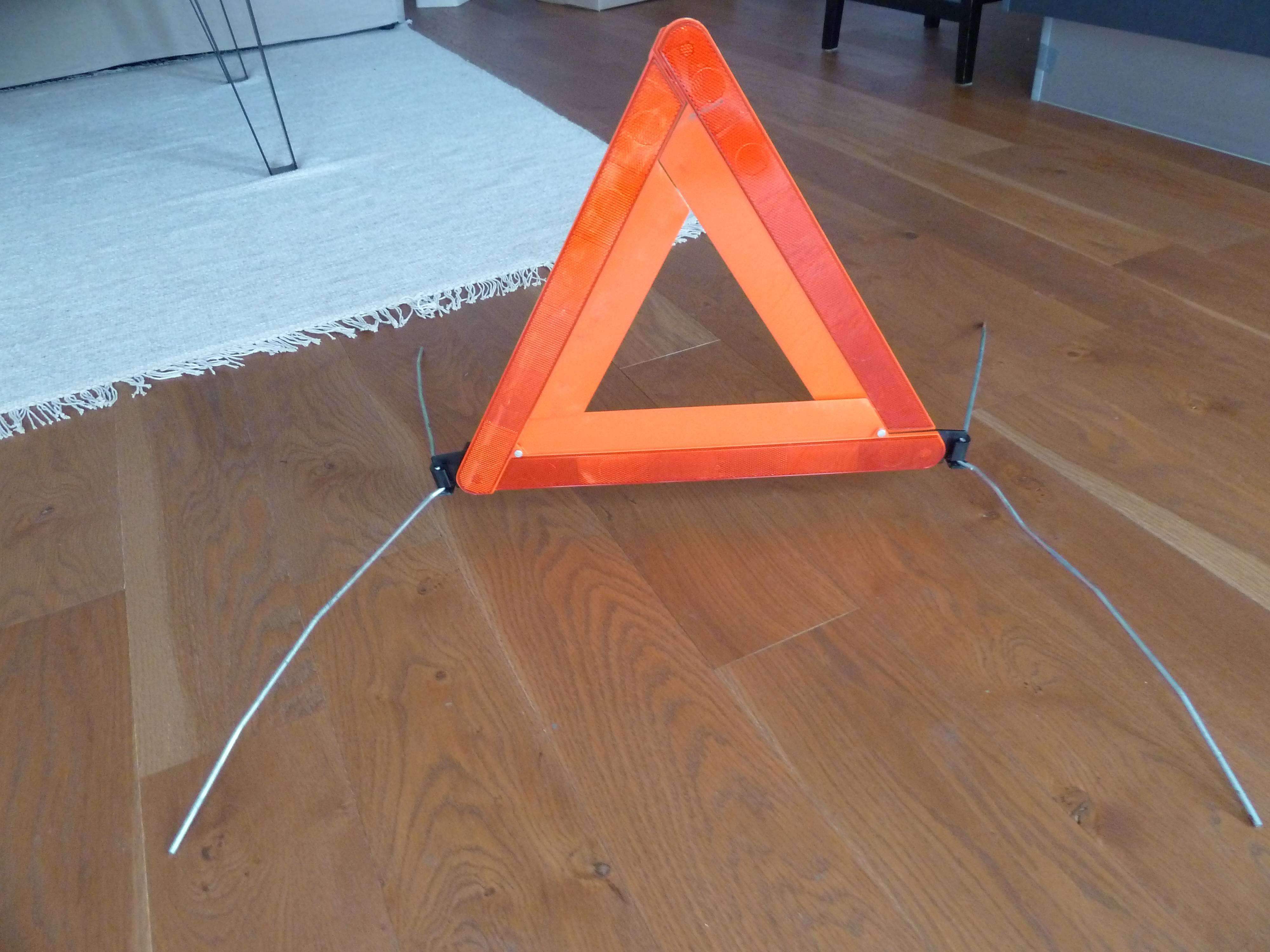 Triangle de signalisation rouge 45x45x45 dans son étui sur Gens de ...