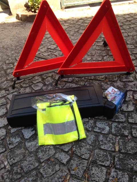 Vends Triangles de signalisation, kit de 2 plus gilet on Gens de Confiance