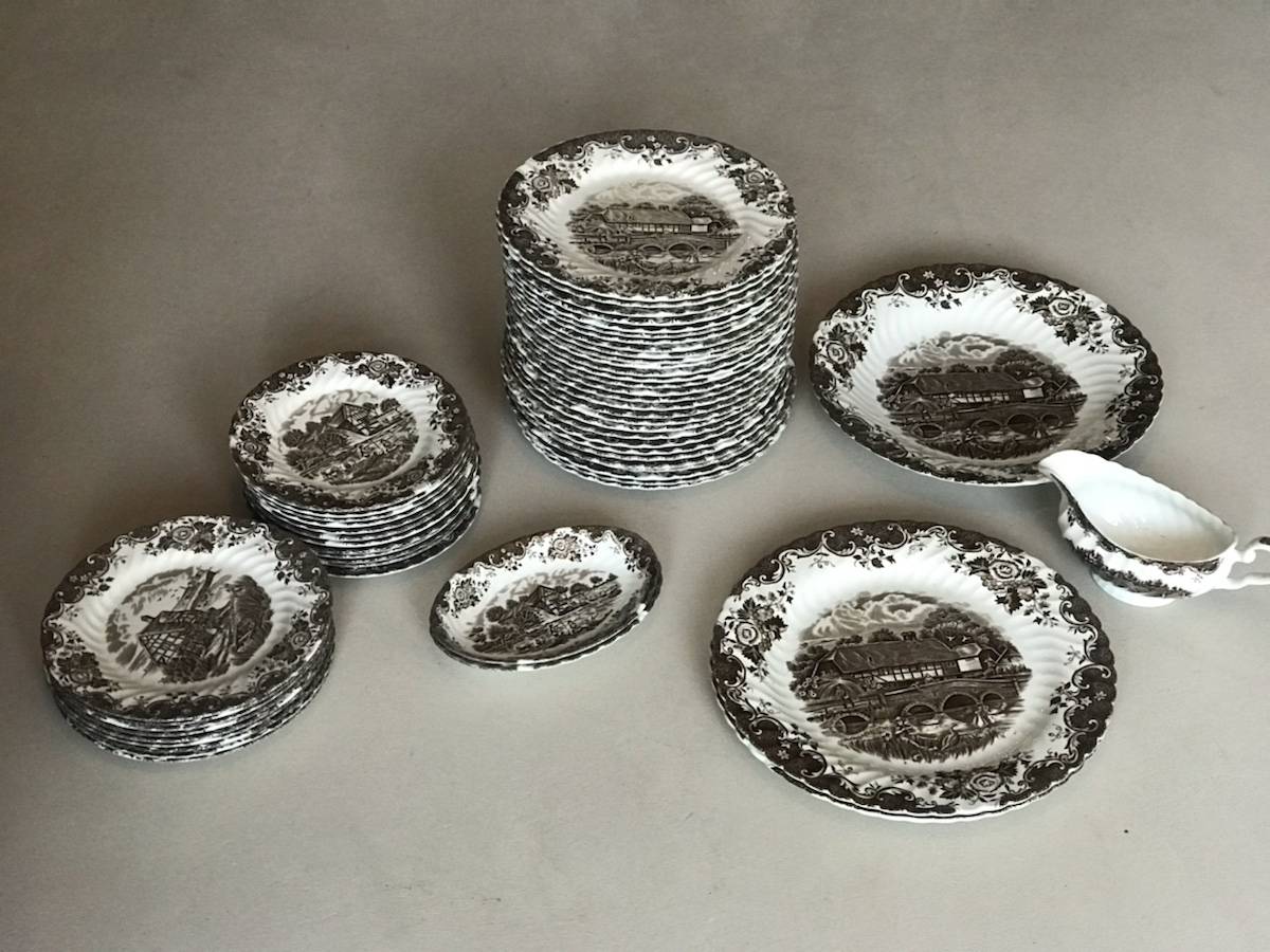 Lot de vaisselle ancienne en porcelaine sur Gens de Confiance