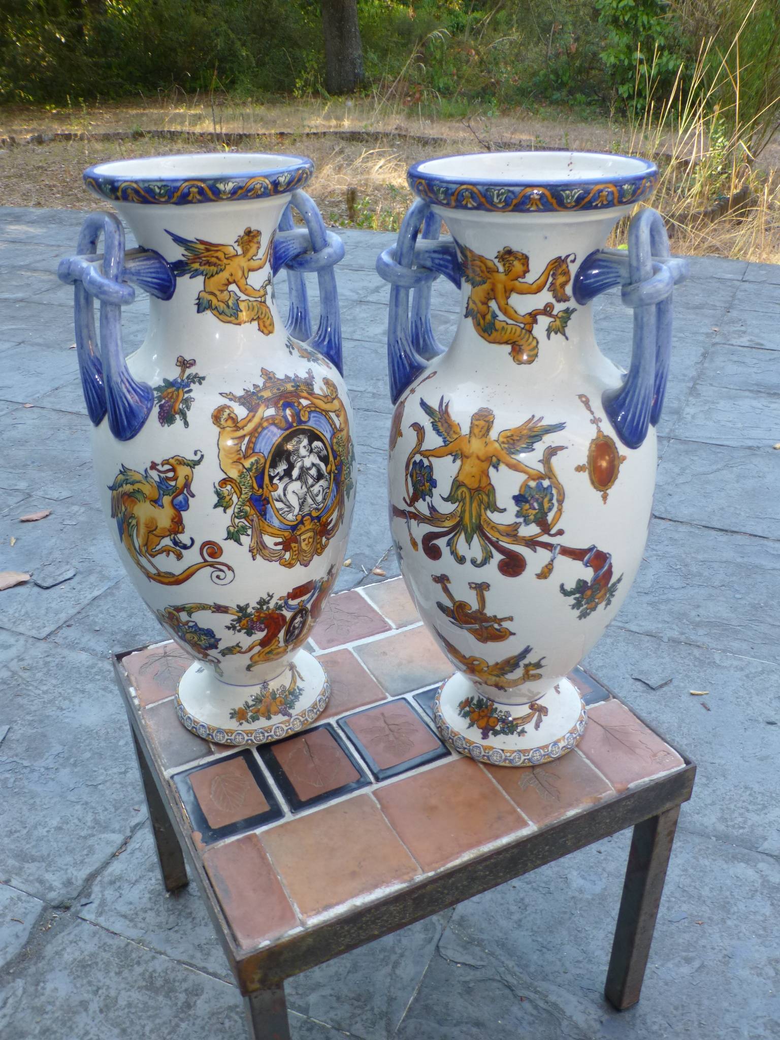 Lot de 2 vases de Gien sur Gens de Confiance