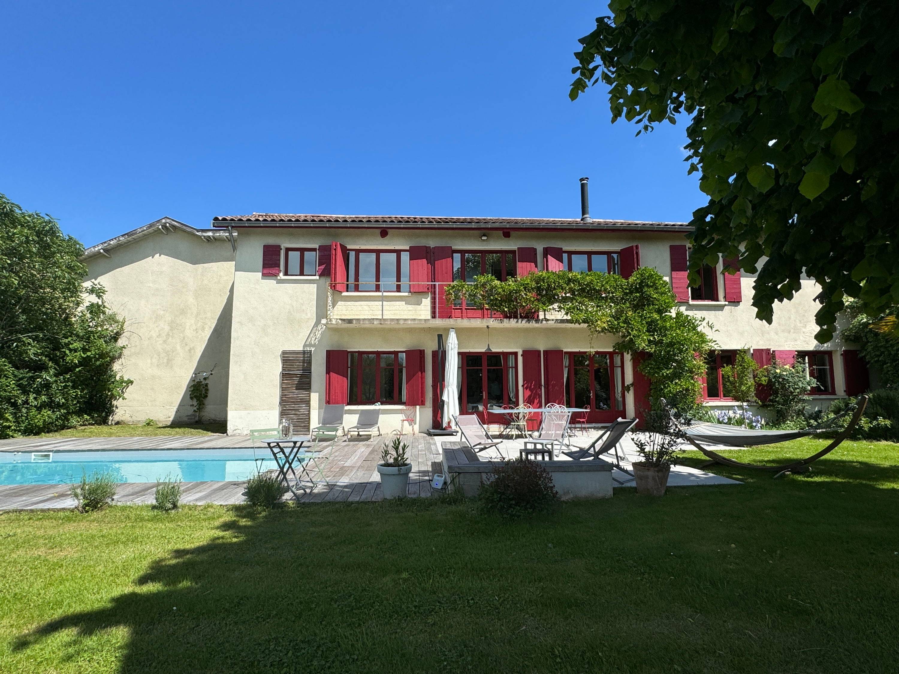 Vends maison 270m² Limonest 4 chambres et piscine on Gens de Confiance