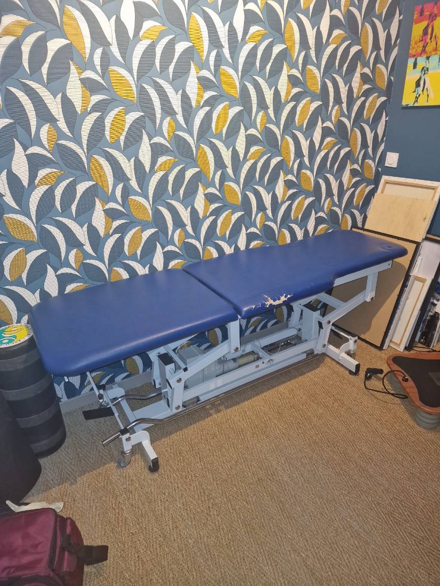 Vends table de consultation on Gens de Confiance