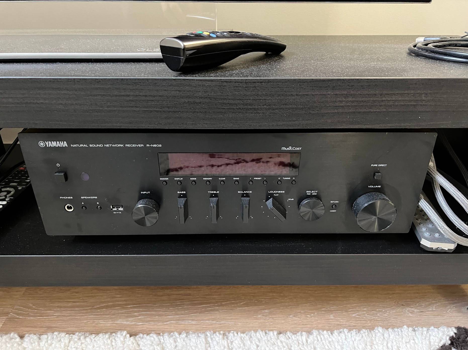 Vends amplificateur YAMAHA R N602 (compatible DSD 5,6 MHz), pourvu de la fonction MusicCast avec ...