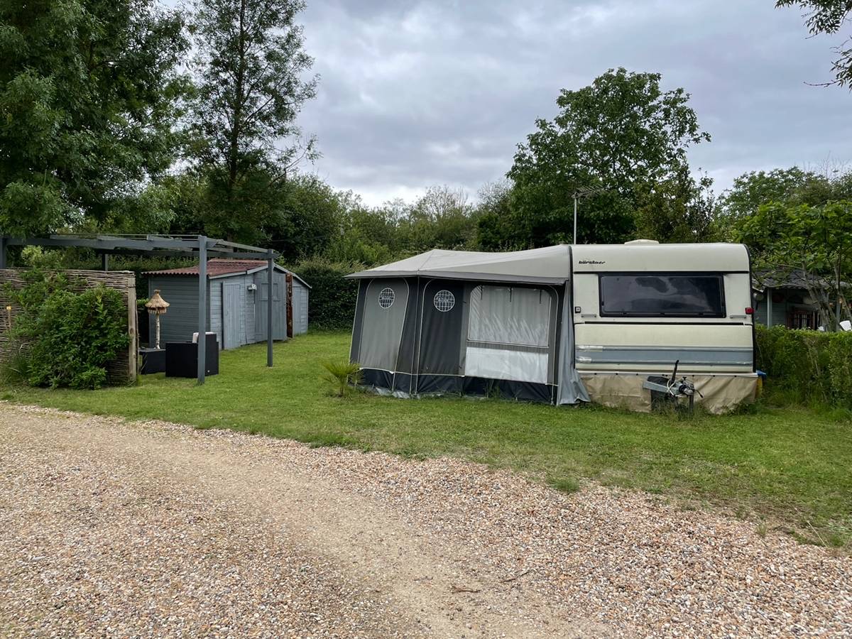 Vends caravane 6pl dans un camping à côté du lac de Lery Poses sur Gens ...