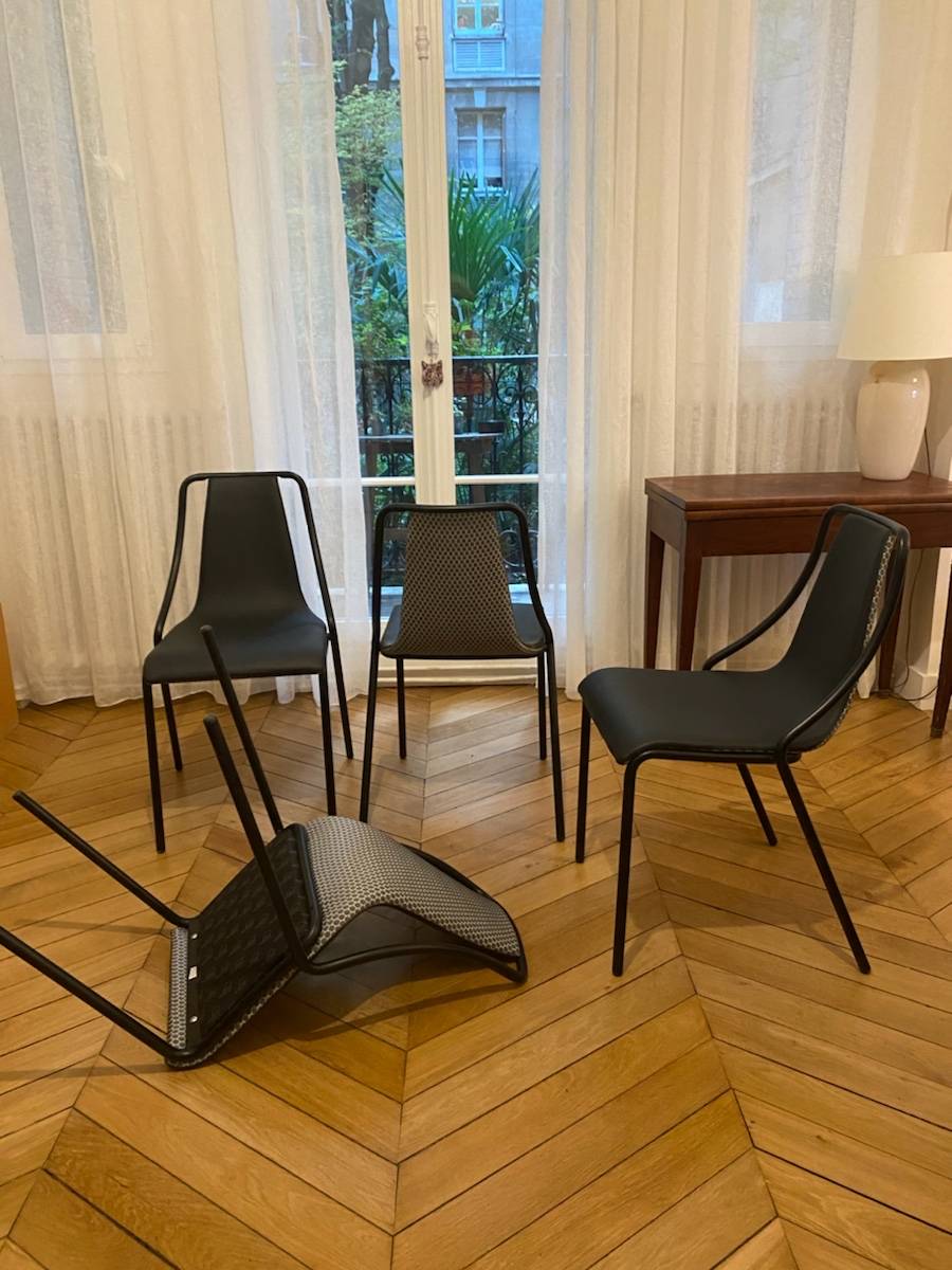 Vends 4 chaises modernes noires et blanches neuves on Gens de Confiance