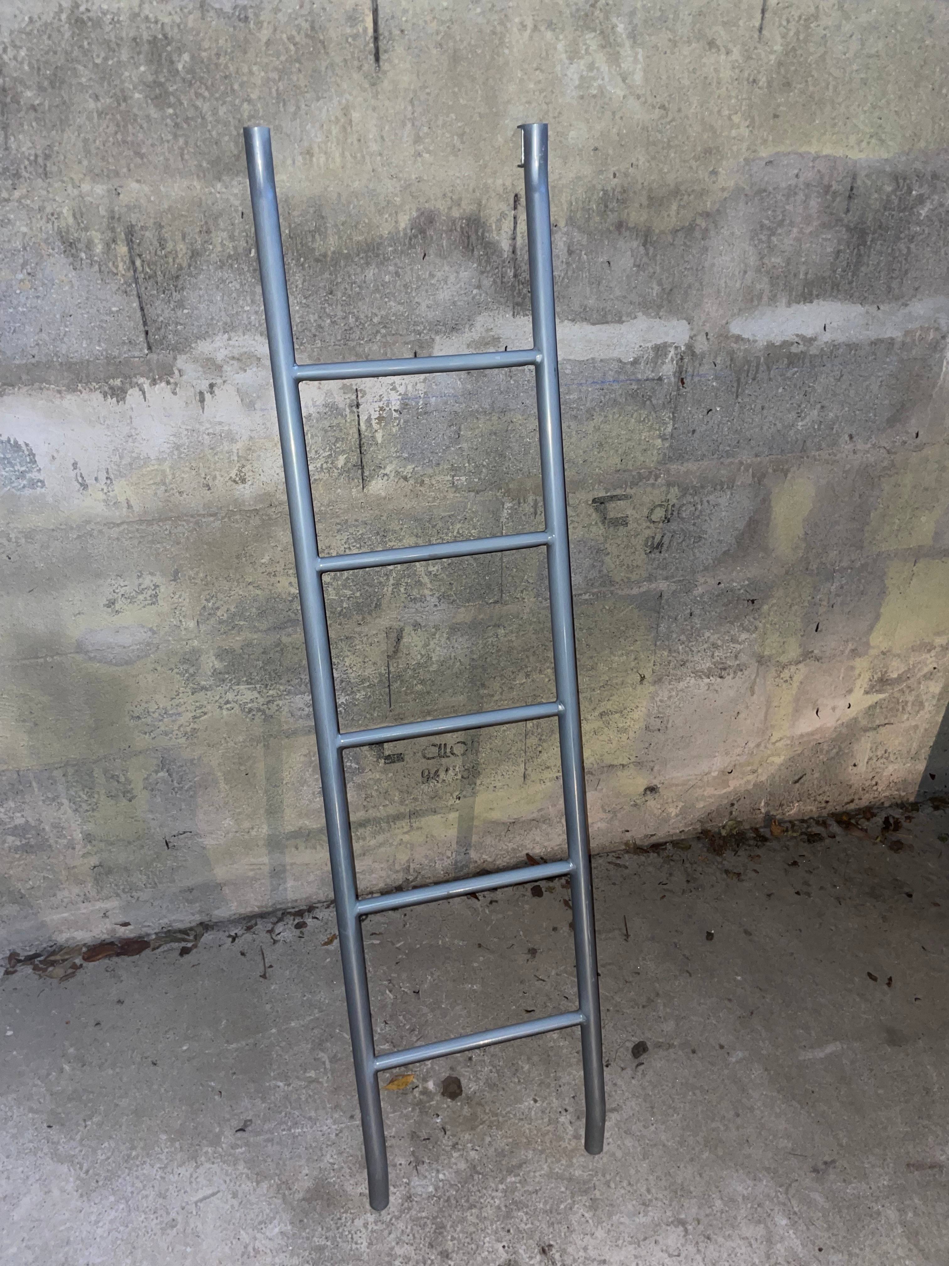 Vends échelle métallique pour lits superposés on Gens de Confiance