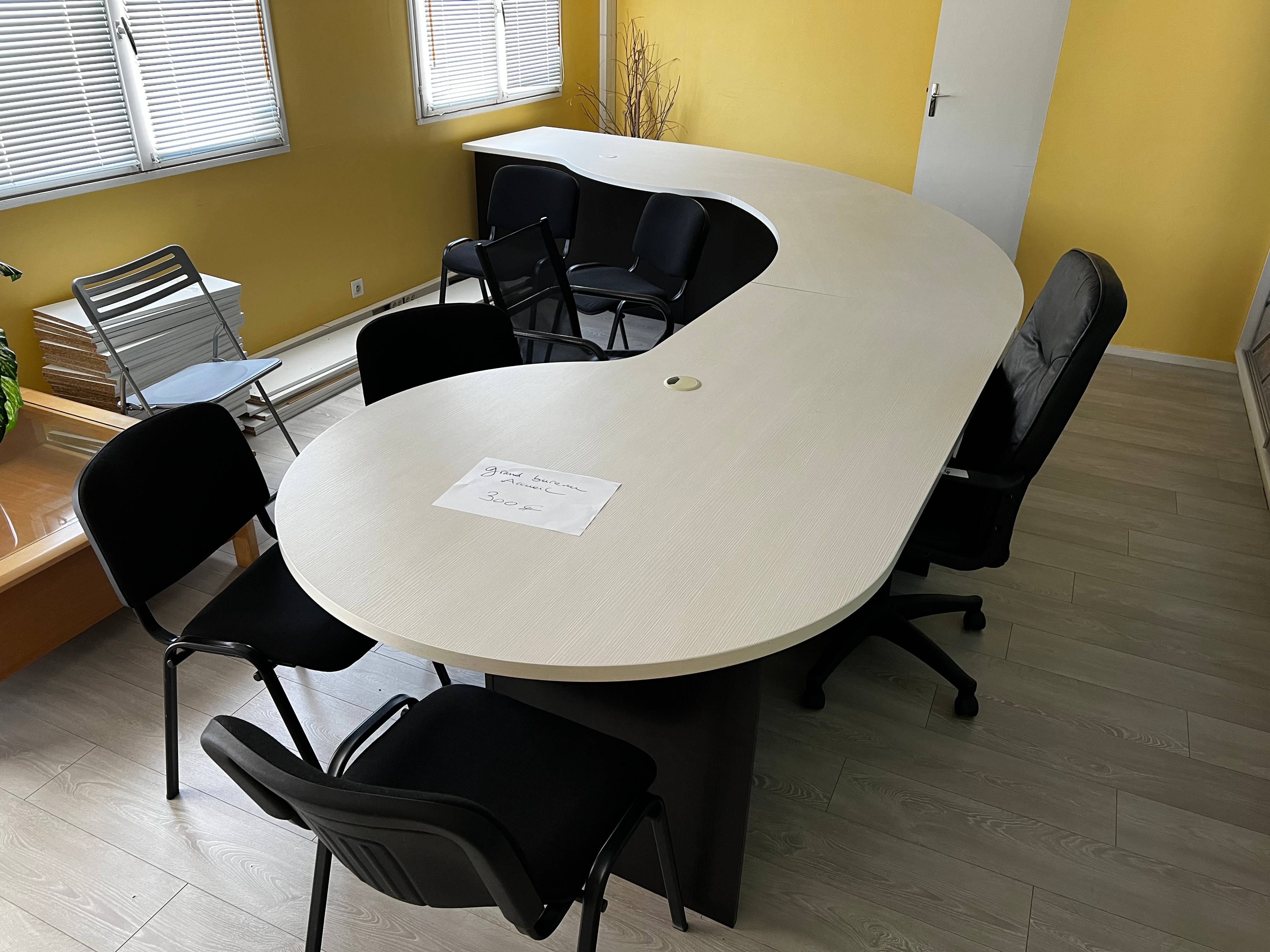 Vends grand bureau d’accueil pour 2 ou 3 poste de travail sur Gens de ...