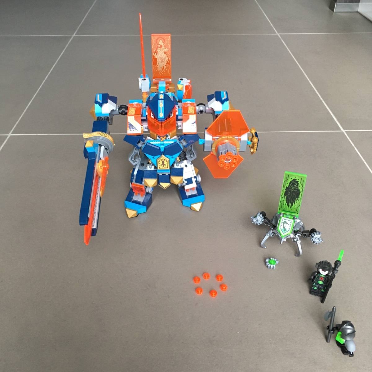 Vends LEGO Nexo knight Armure 3 en 1 de Clay 72004 on Gens de Confiance