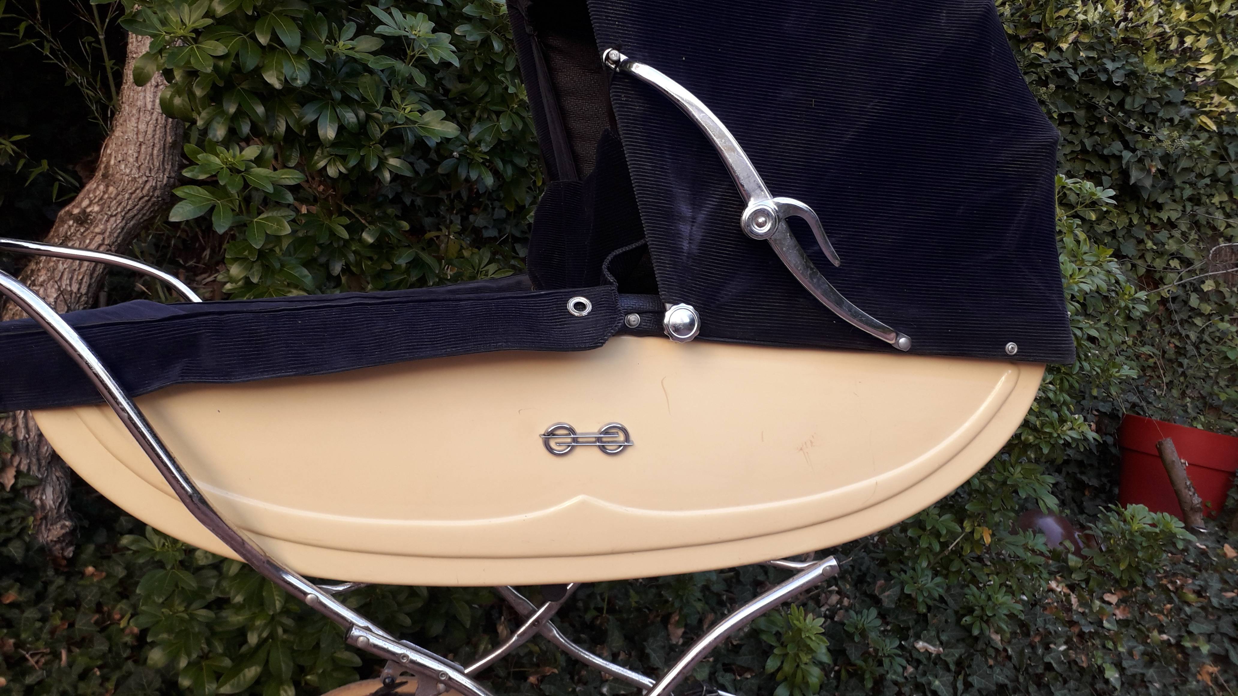 Vends landau annee 1980 sur Gens de Confiance