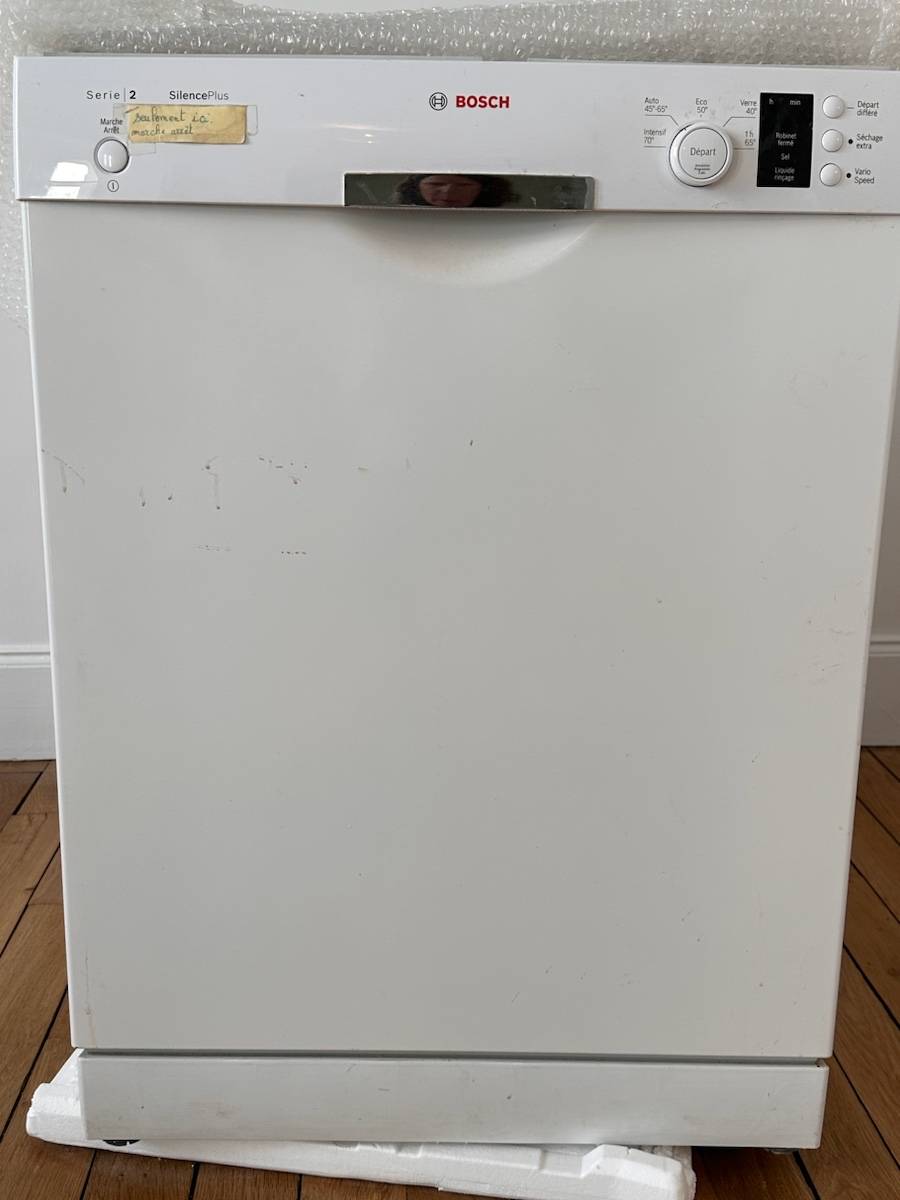 Vends machine à laver la vaisselle Bosh sur Gens de Confiance