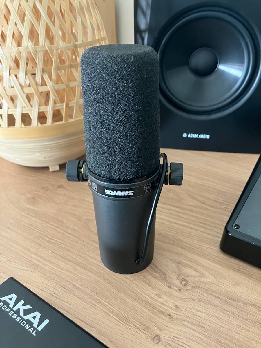 Vends Micro Shure SM 7B en bon état avec écran acoustique et pied de ...