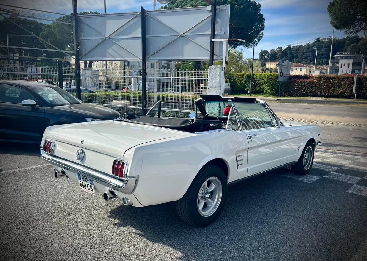 Vends Ford Mustang cabriolet de 1965, une voiture emblématique de l ...