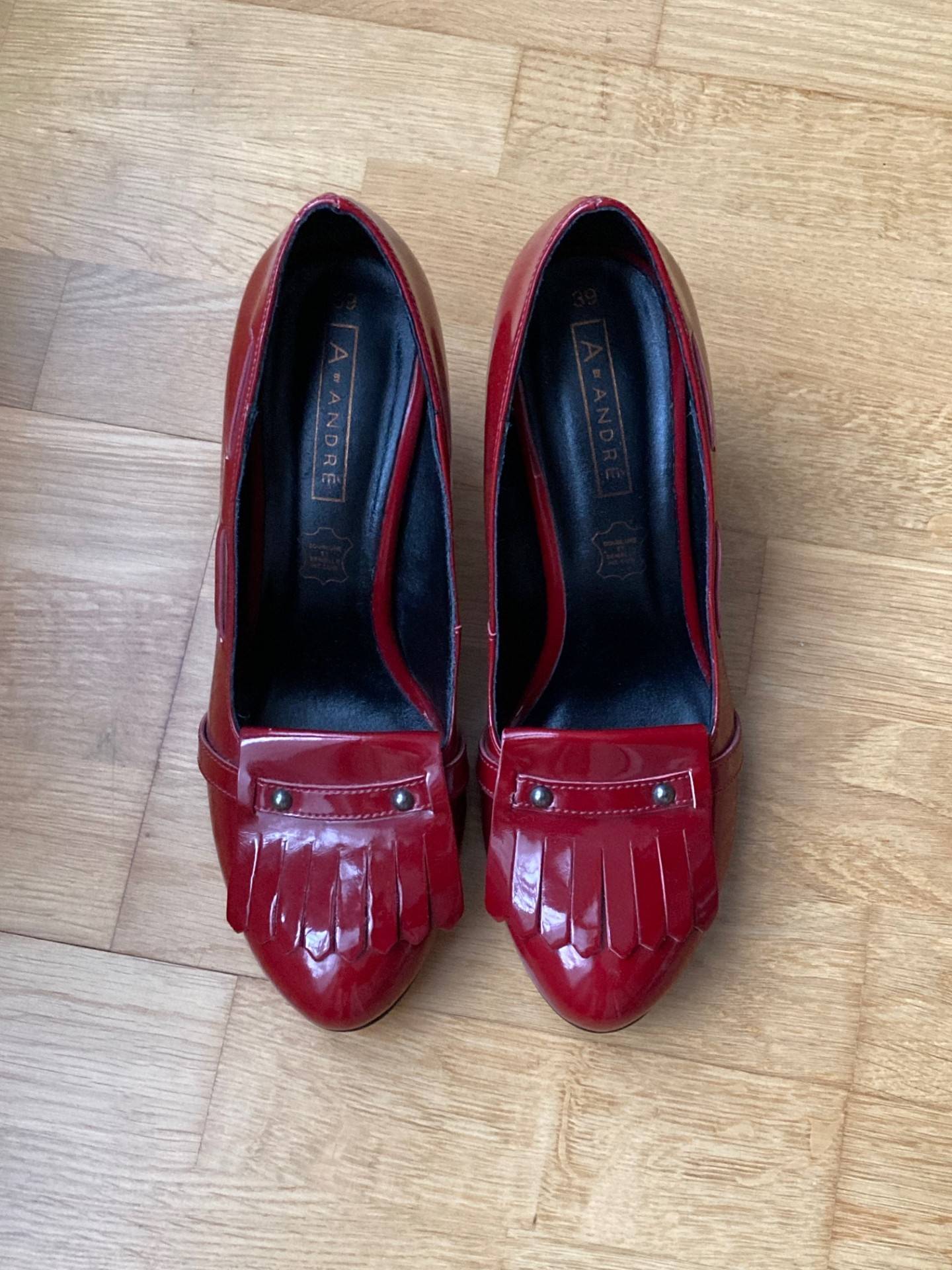 Vends une paire de chaussures rouges à talons - Pointure 39 sur Gens de ...