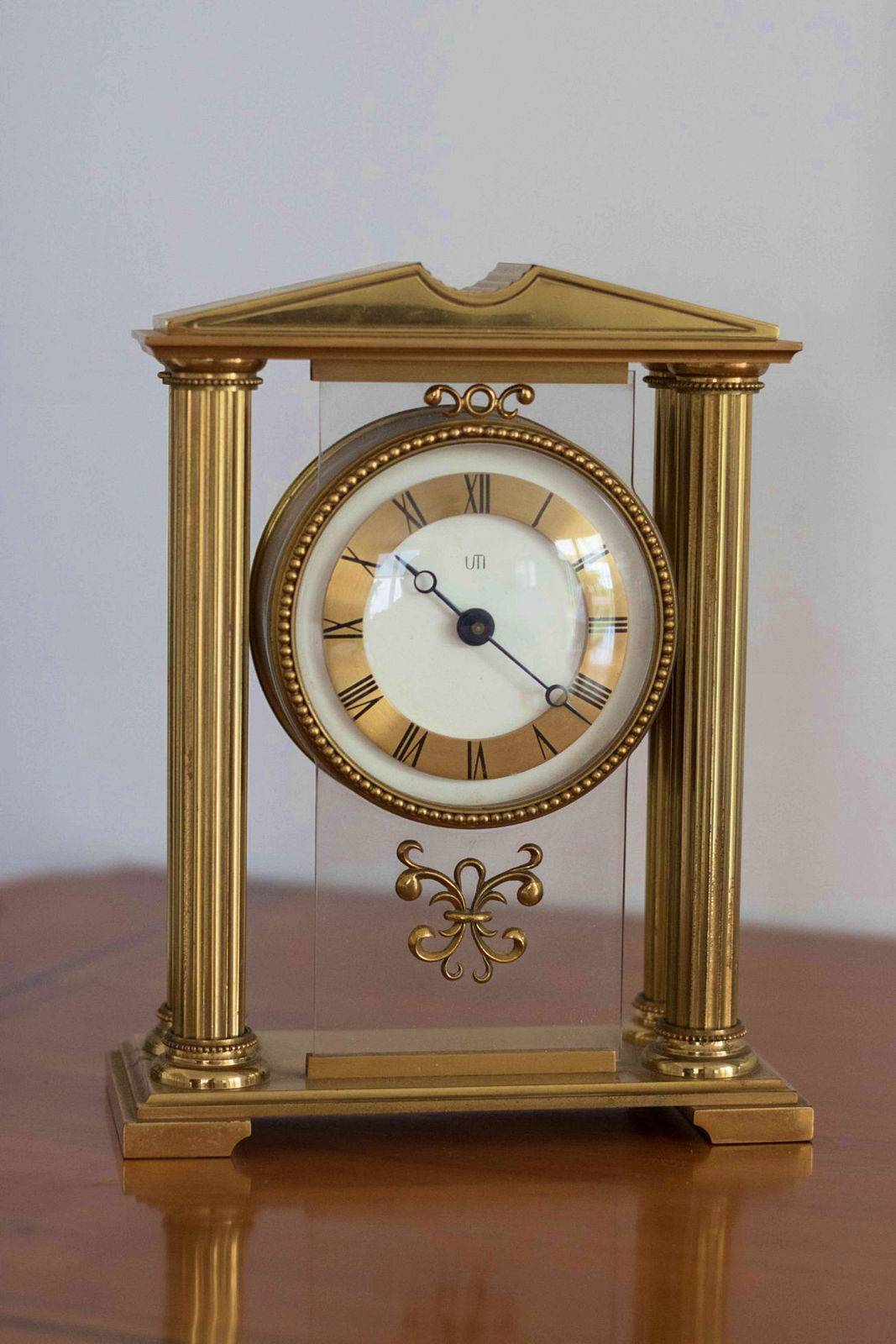 Vends pendule ancienne Uti à réviser sur Gens de Confiance