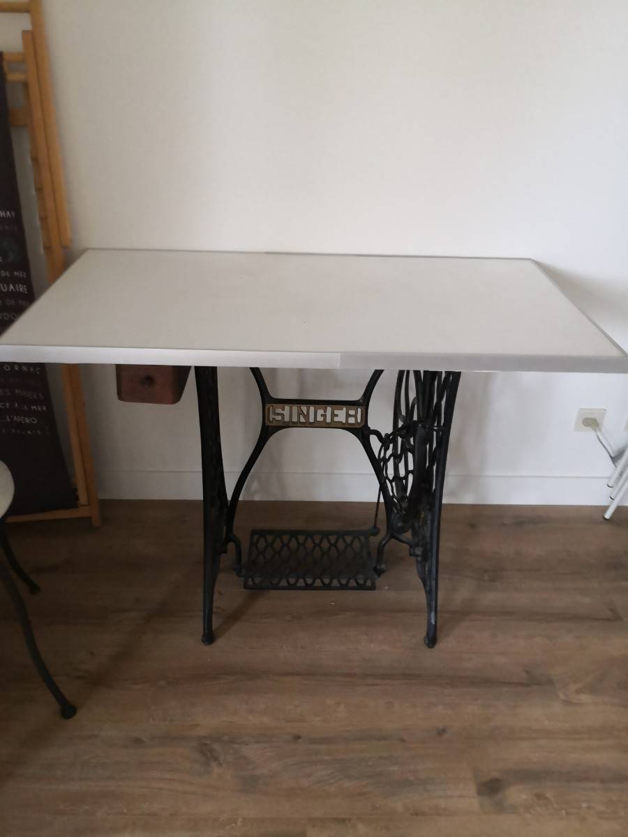 Vends table machine à coudre Singer avec plateau me laminé blanc ...
